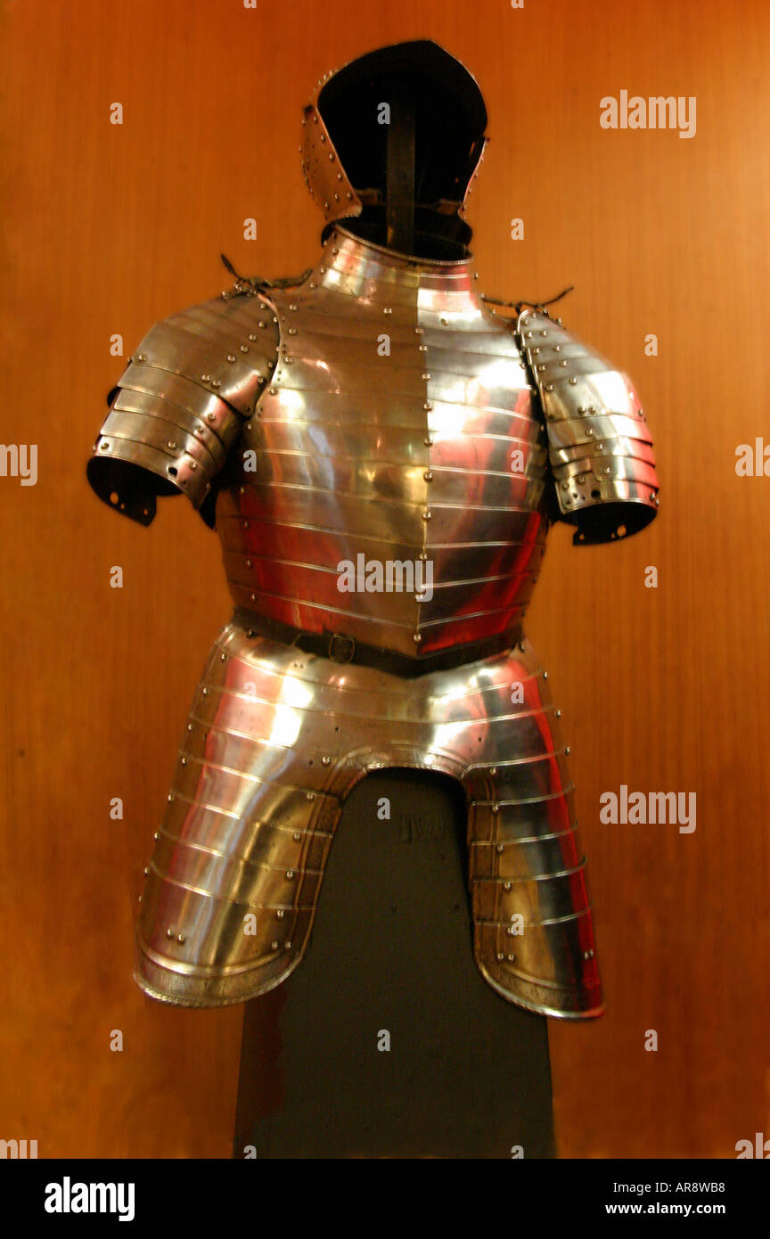 Suit of armor -Fotos und -Bildmaterial in hoher Auflösung – Alamy