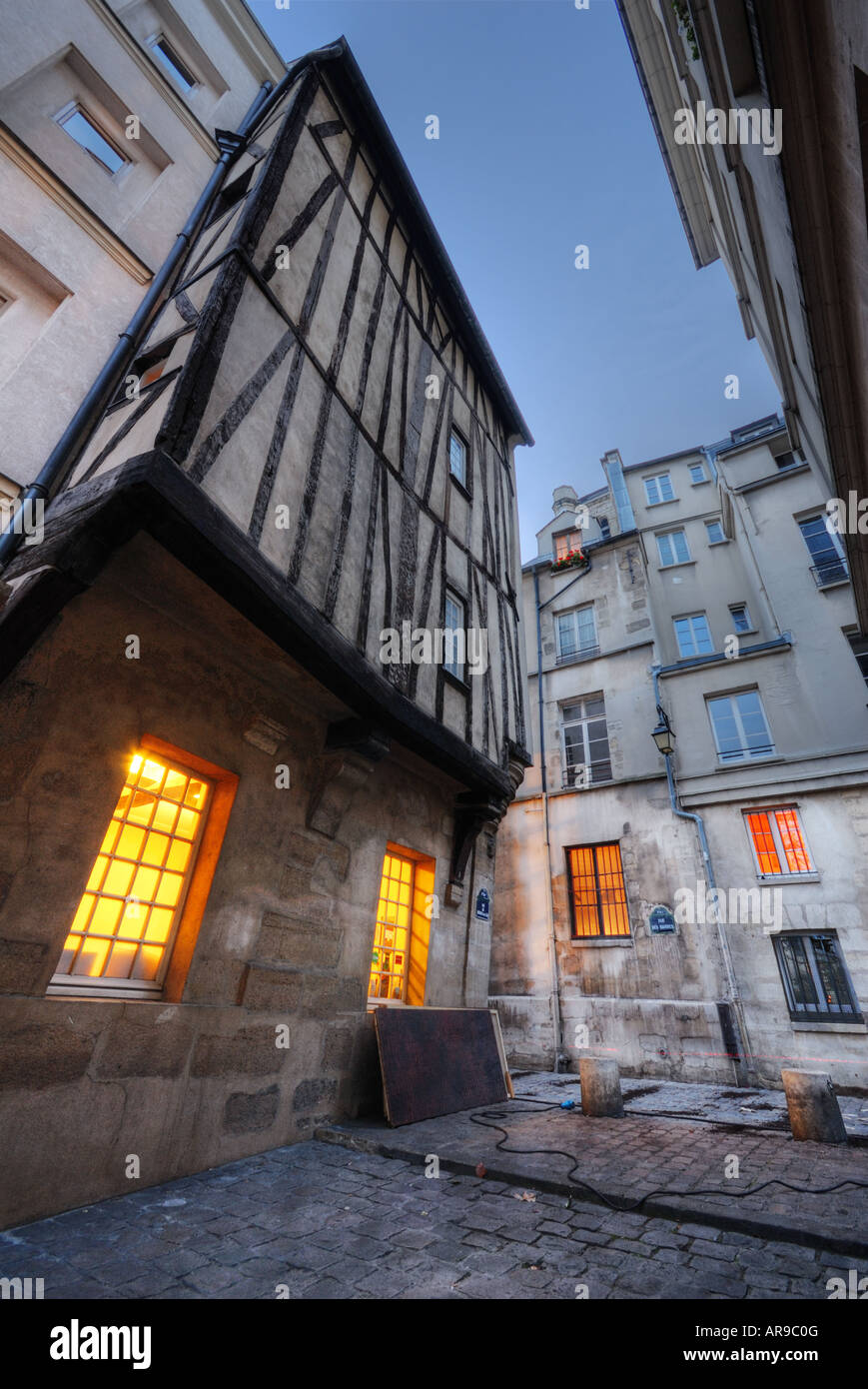 Die alte mittelalterliche Häuser von Paris bei Nacht, Quartier Latin ...