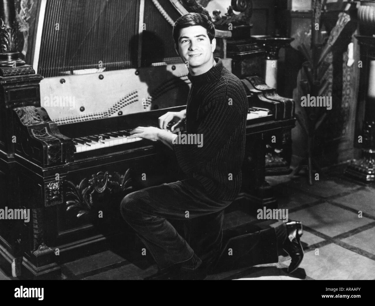 Jean claude brialy claude -Fotos und -Bildmaterial in hoher Auflösung ...