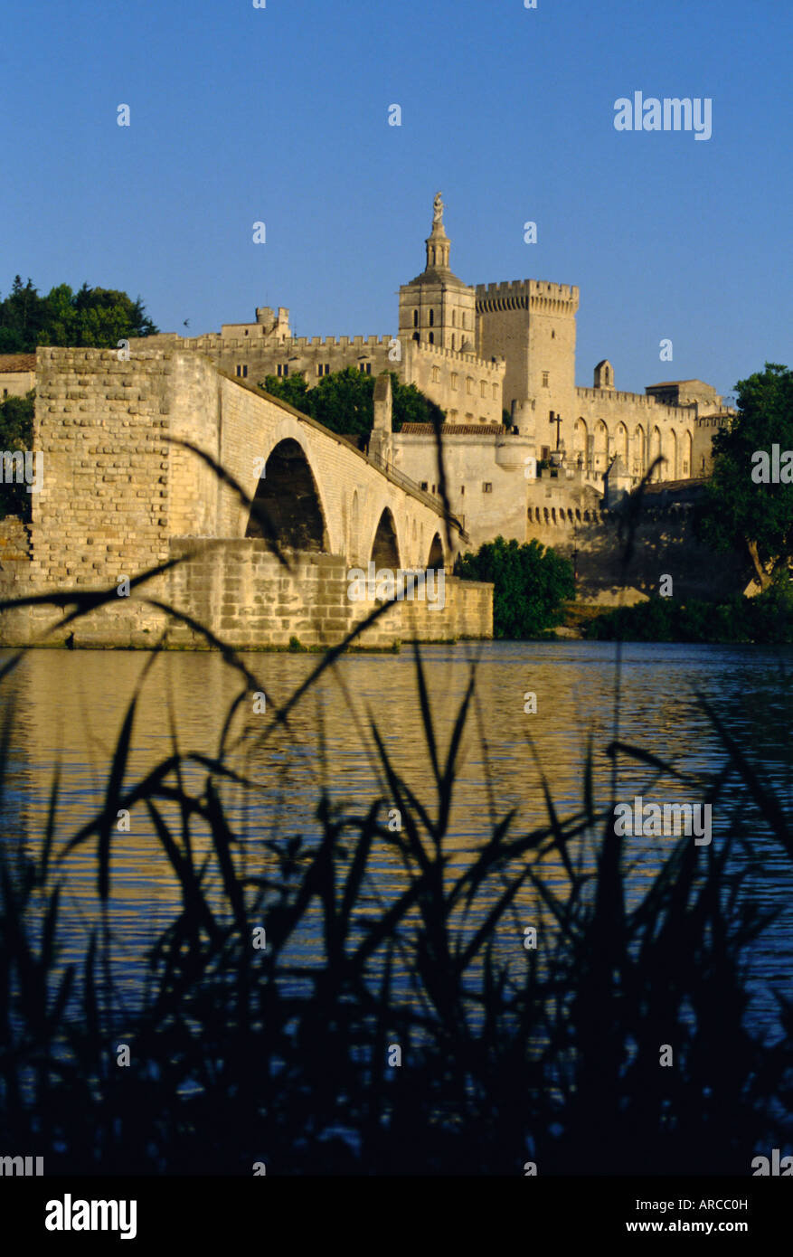 Avignon skyline der provence -Fotos und -Bildmaterial in hoher ...