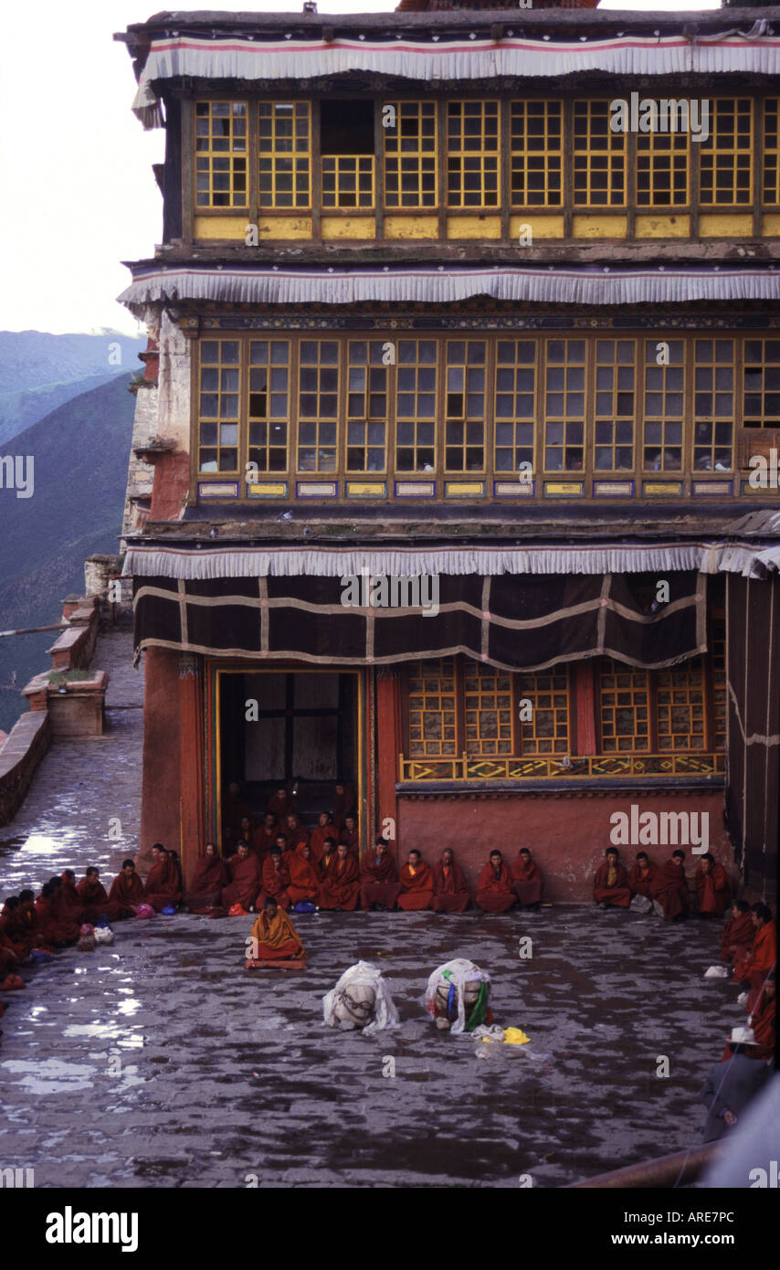 Sky burial tibet -Fotos und -Bildmaterial in hoher Auflösung – Alamy
