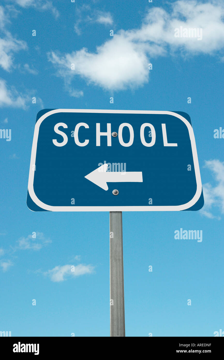 Schule Schild mit Pfeil nach links Stockfotografie - Alamy
