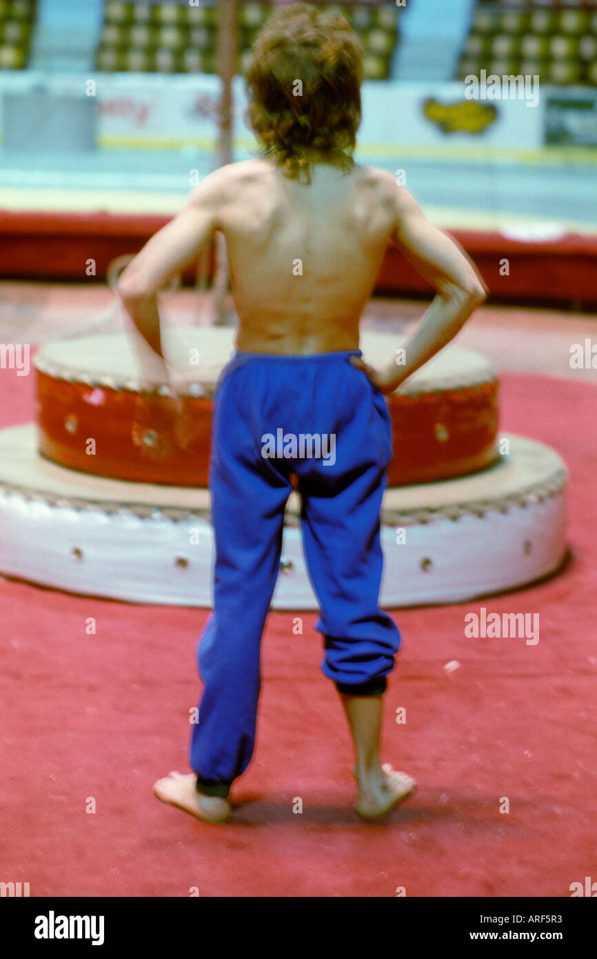 Trapez show im freien -Fotos und -Bildmaterial in hoher Auflösung – Alamy