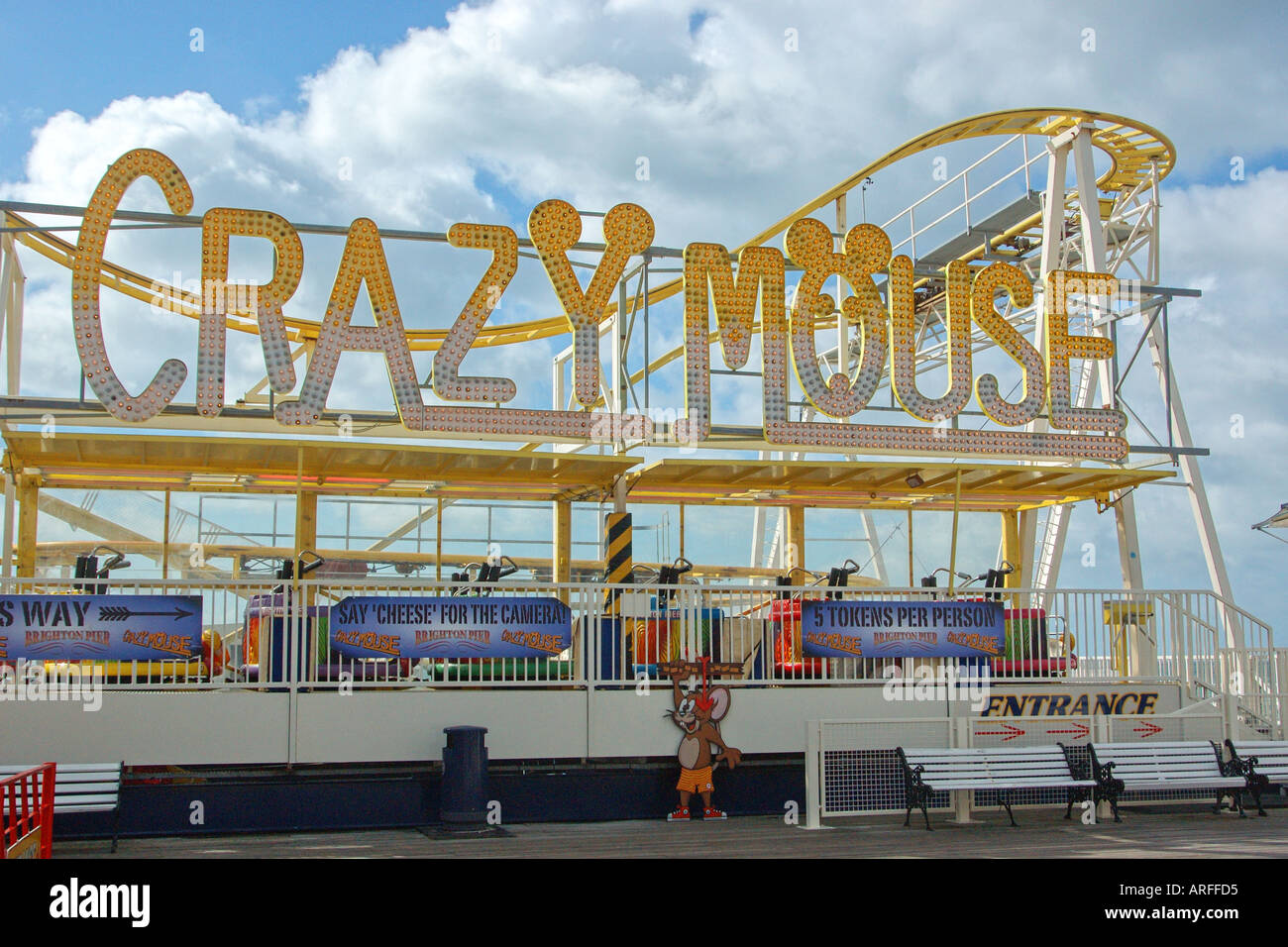 Die Crazy Mouse Fahrt auf Brighton Pier s Kirmes Stockfotografie - Alamy