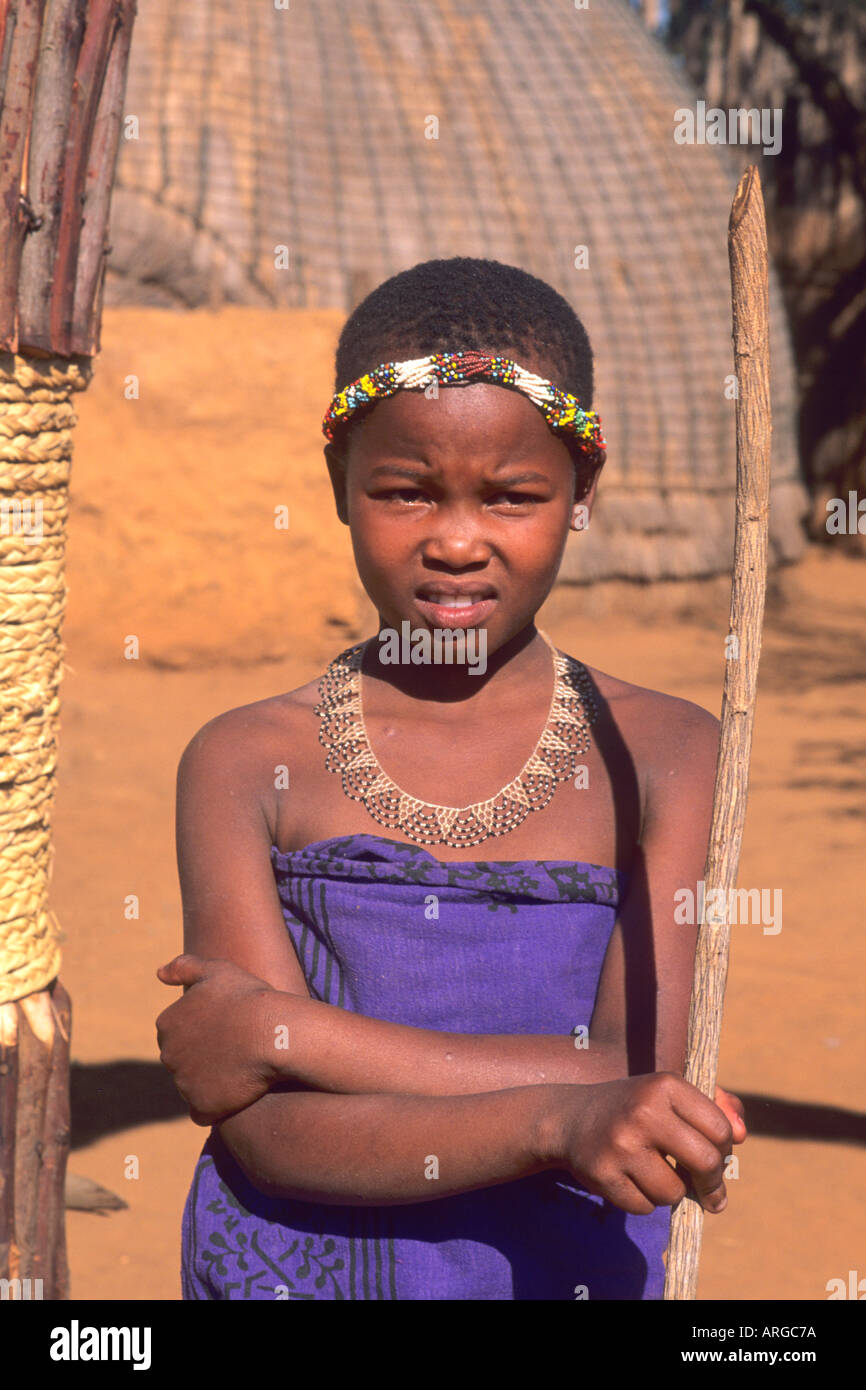 Shakaland Center Zulu Girl Fotos Und Bildmaterial In Hoher Auflösung