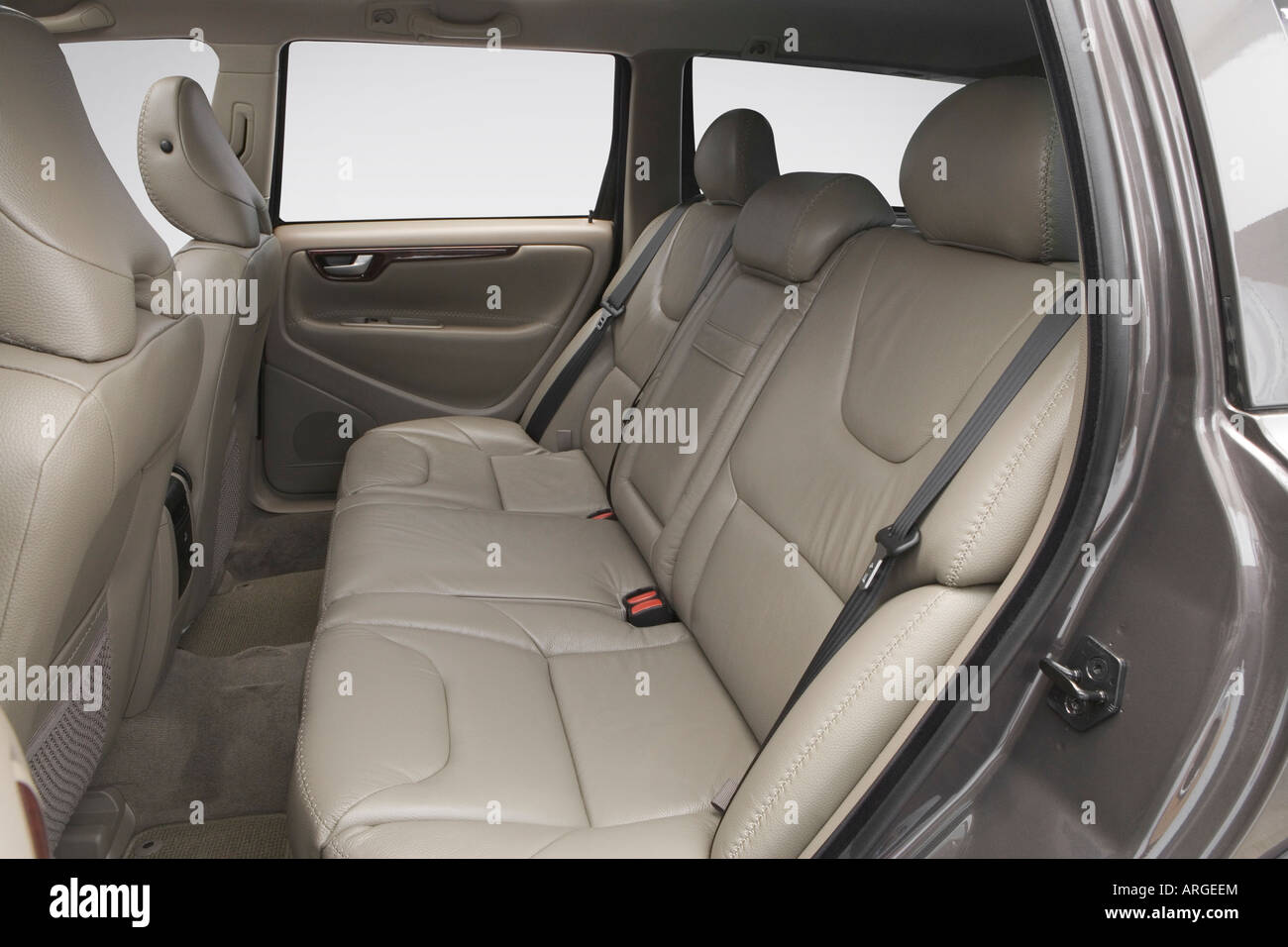 Beige volvo -Fotos und -Bildmaterial in hoher Auflösung – Alamy
