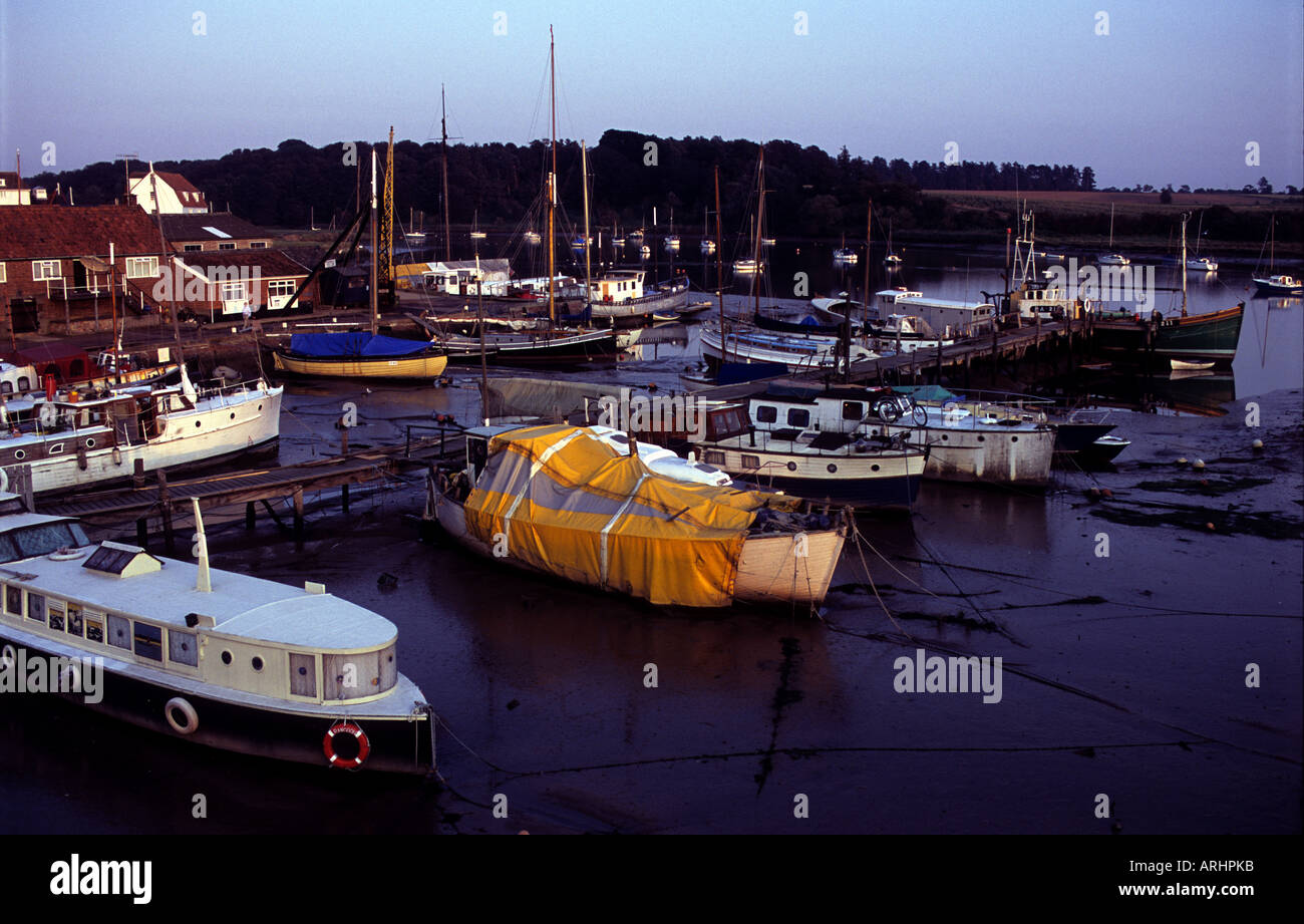 Boote auf dem fluss deben bei ebbe -Fotos und -Bildmaterial in hoher ...