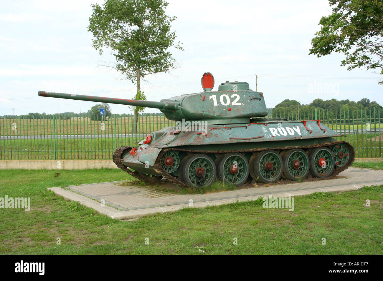 T34 russischer panzer -Fotos und -Bildmaterial in hoher Auflösung ...