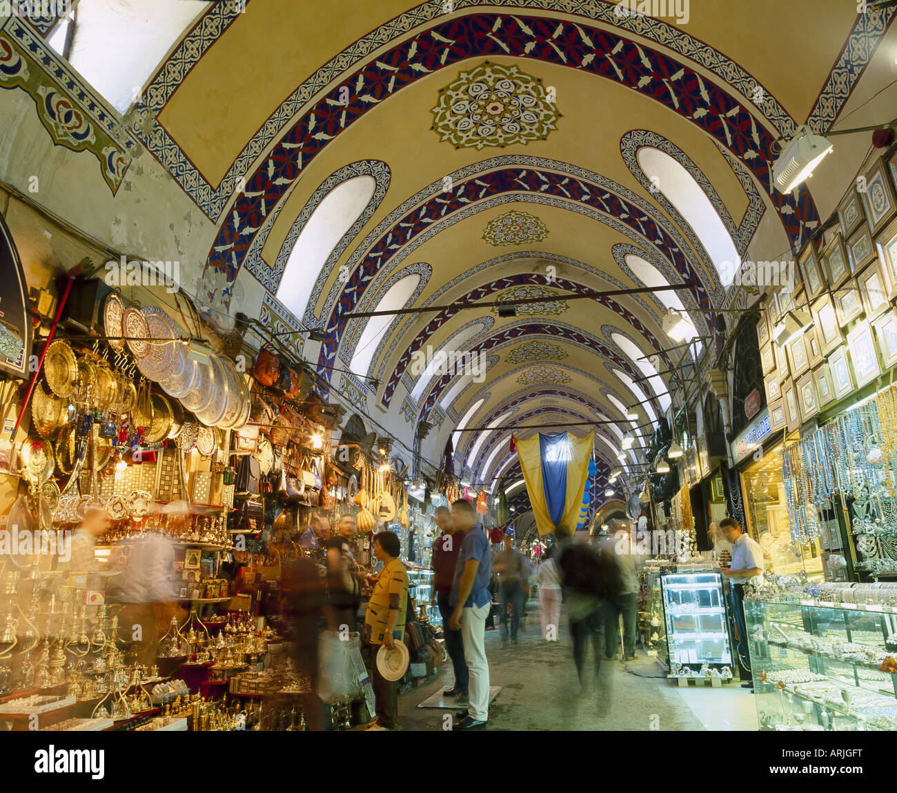 Shops outside grand bazaar istanbul -Fotos und -Bildmaterial in hoher ...