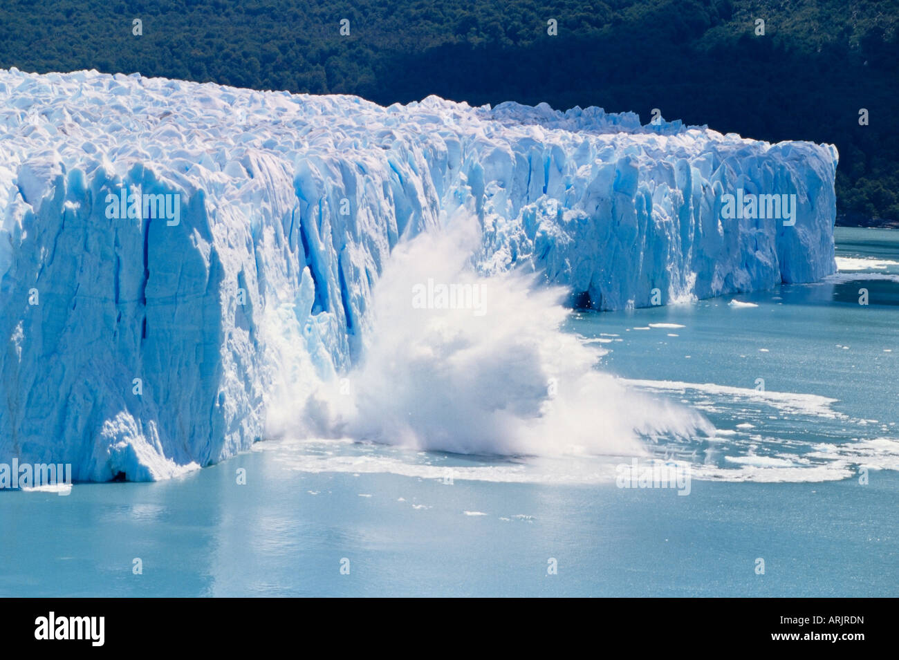 Gletscher Eis schmilzt und Eisberge am Perito Moreno, Moreno-Gletscher ...