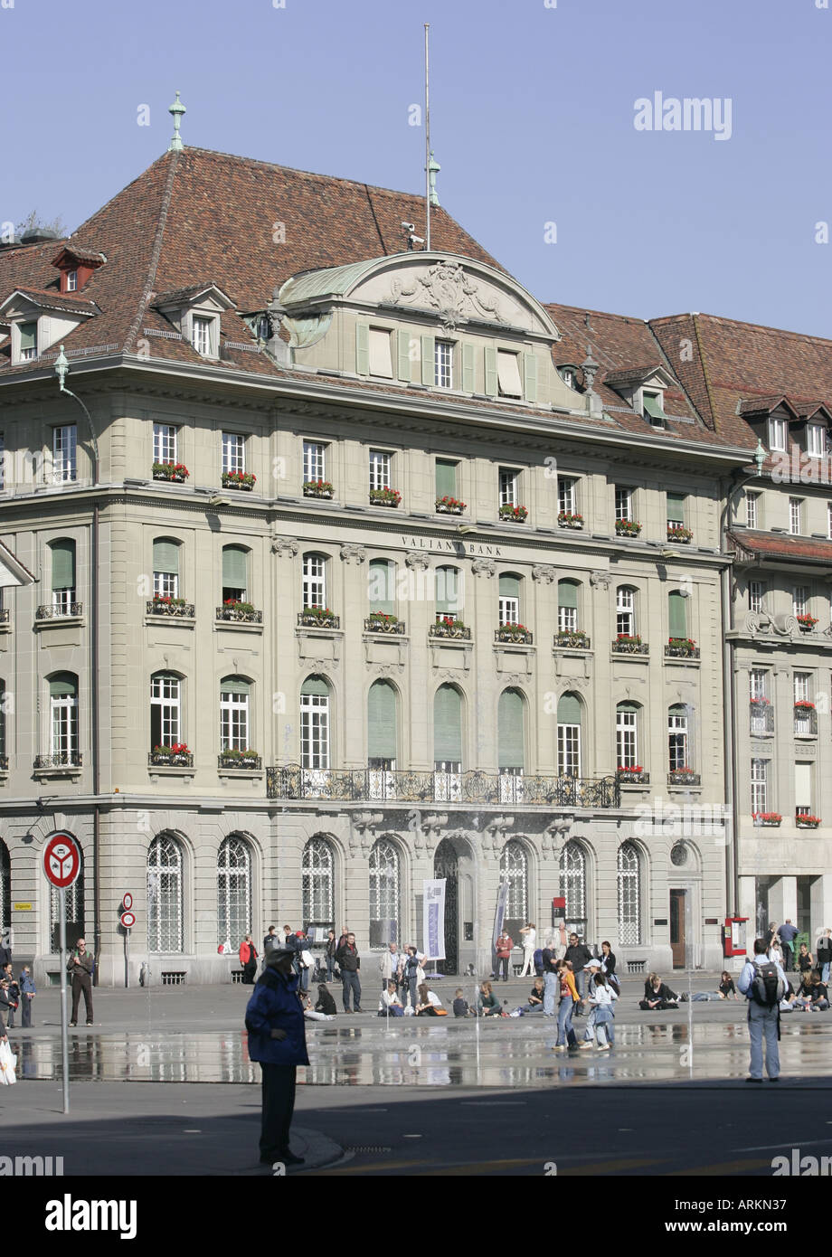 Valiant bank -Fotos und -Bildmaterial in hoher Auflösung – Alamy