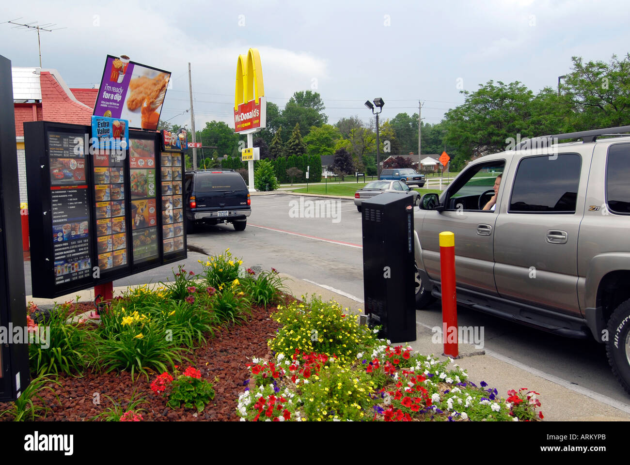 Drive through bestellung von fast food -Fotos und -Bildmaterial in ...