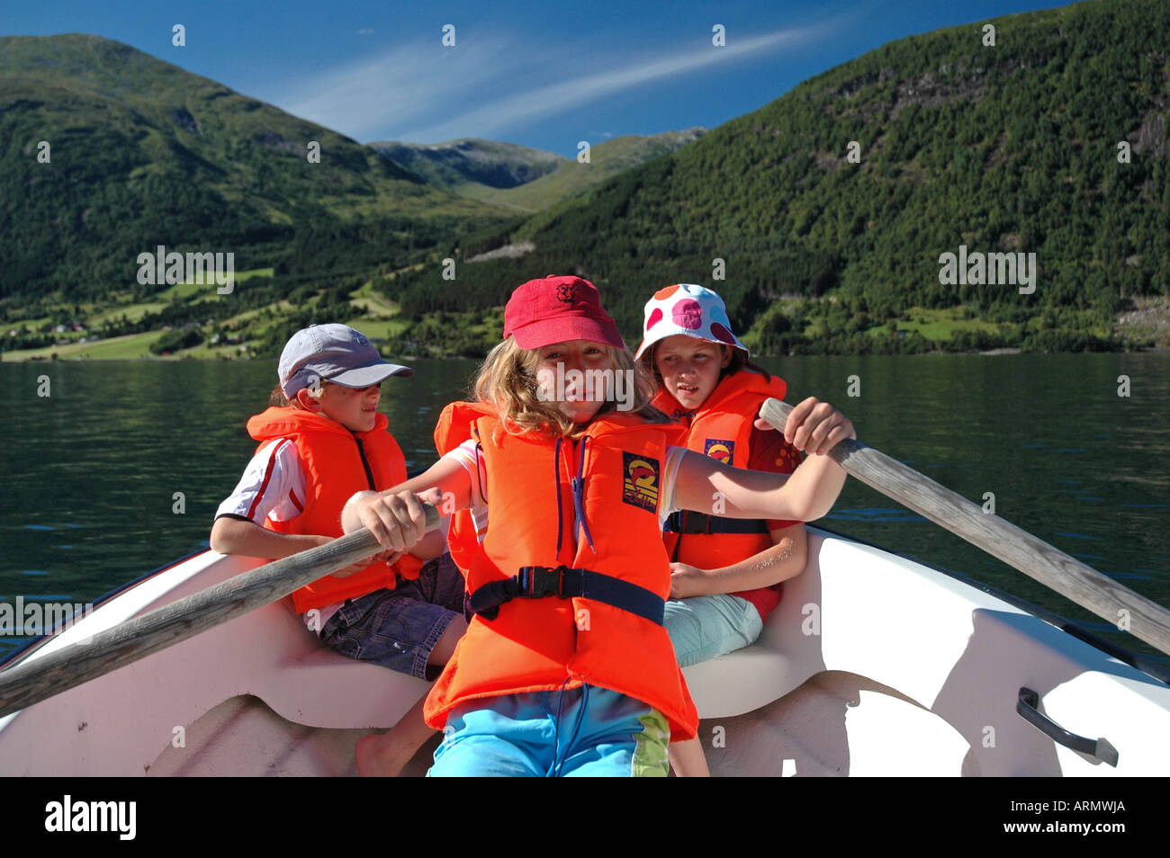 Norwegen lachen kinder -Fotos und -Bildmaterial in hoher Auflösung – Alamy