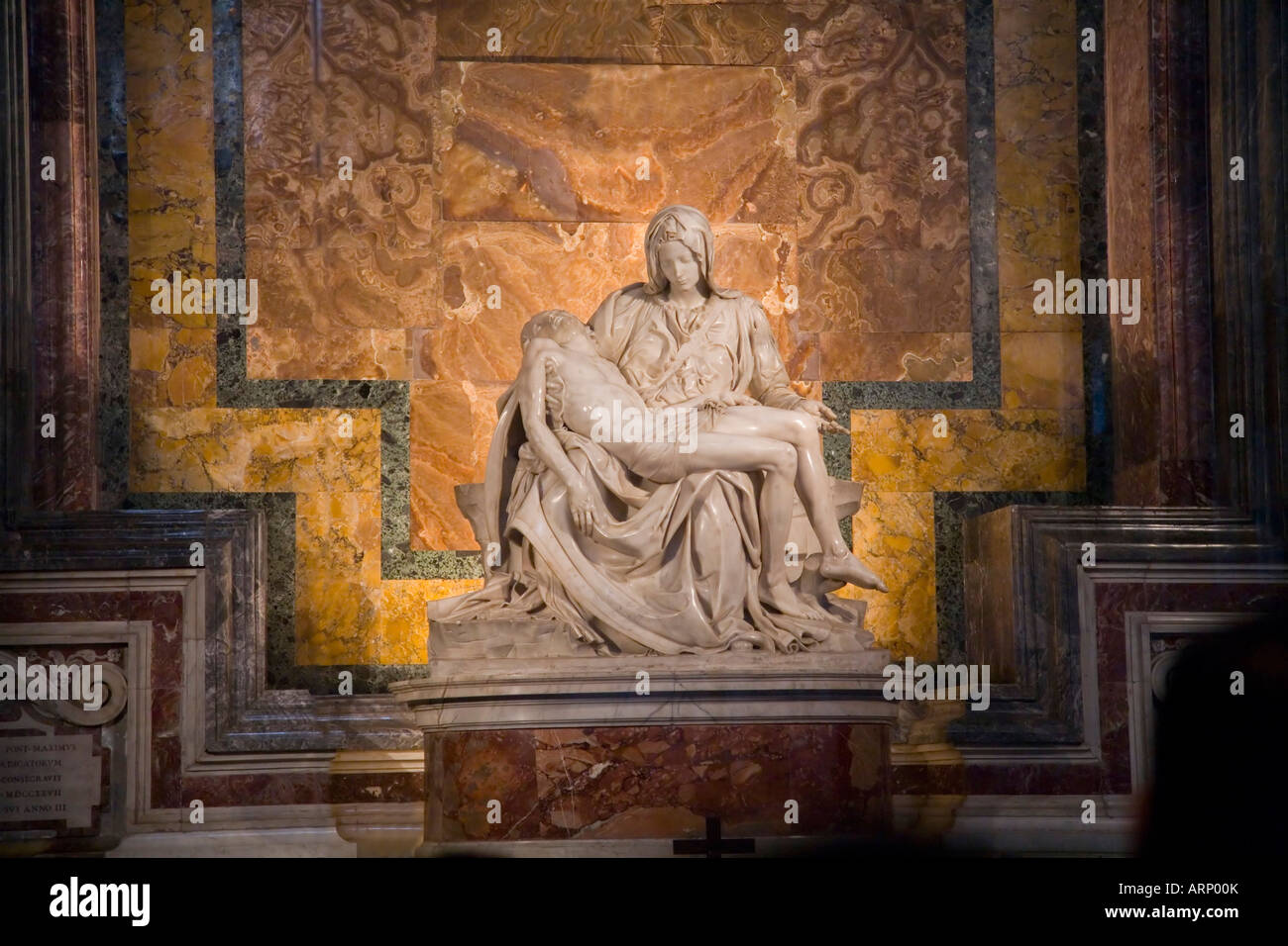 Pieta sculpture michelangelo in st -Fotos und -Bildmaterial in hoher Auflösung – Alamy