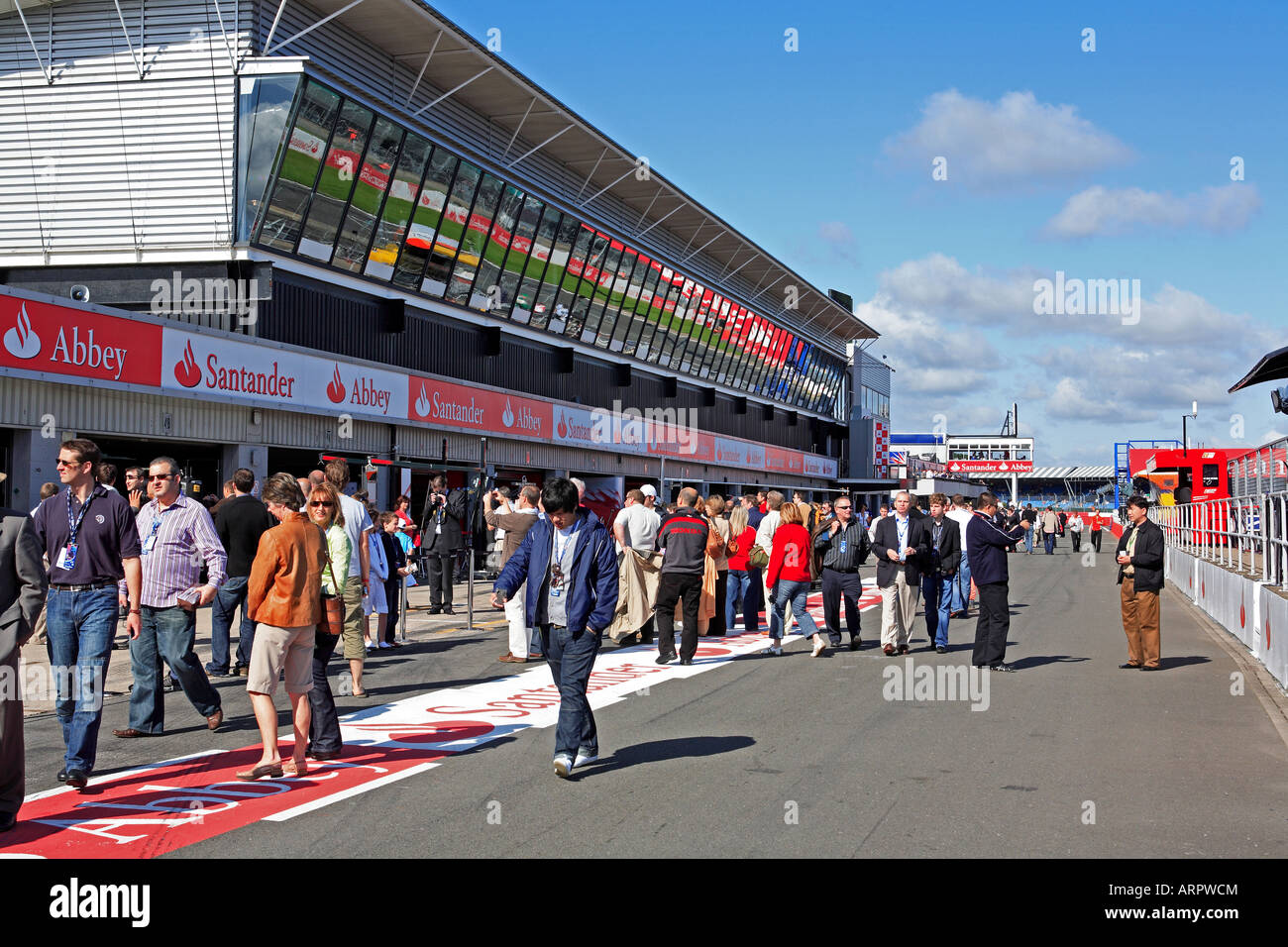 Garage Cars Pit Lane Stockfotos und -bilder Kaufen - Alamy