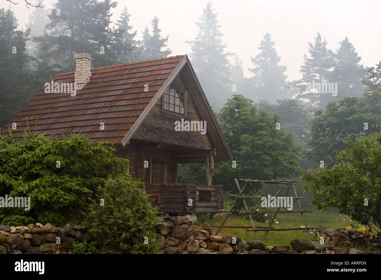 Wald bauernhaus -Fotos und -Bildmaterial in hoher Auflösung – Alamy