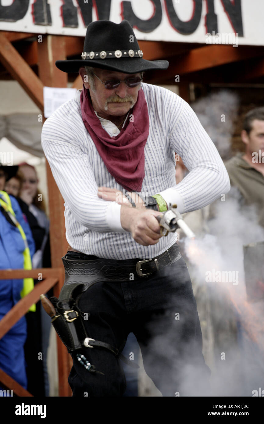 Gun slinger -Fotos und -Bildmaterial in hoher Auflösung – Alamy