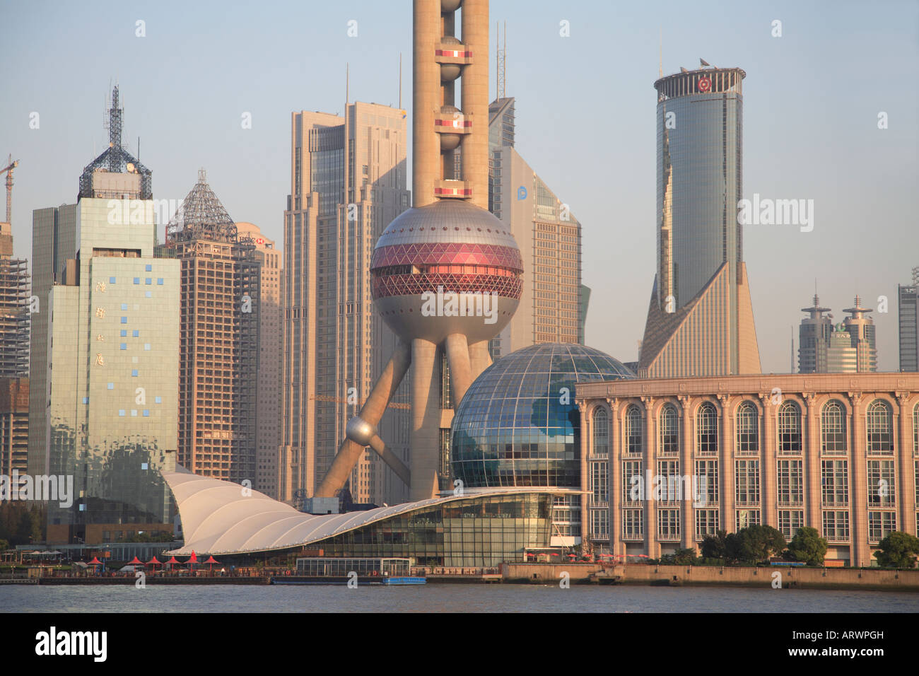 Shanghai International Convention Centre Stockfotos und -bilder Kaufen ...