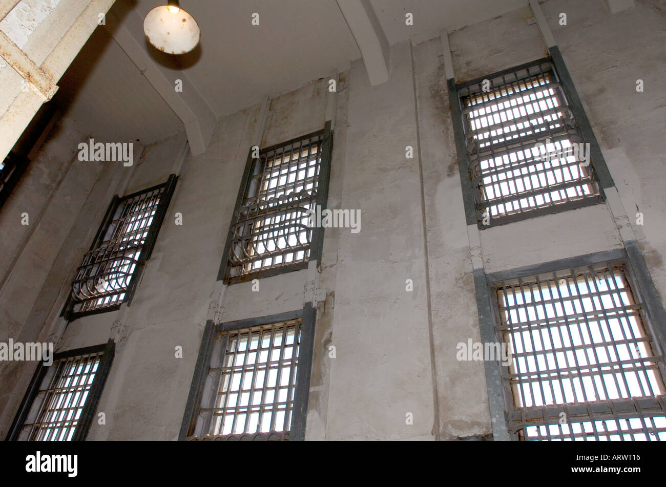 Cell view inside alcatraz prison -Fotos und -Bildmaterial in hoher Auflösung – Alamy