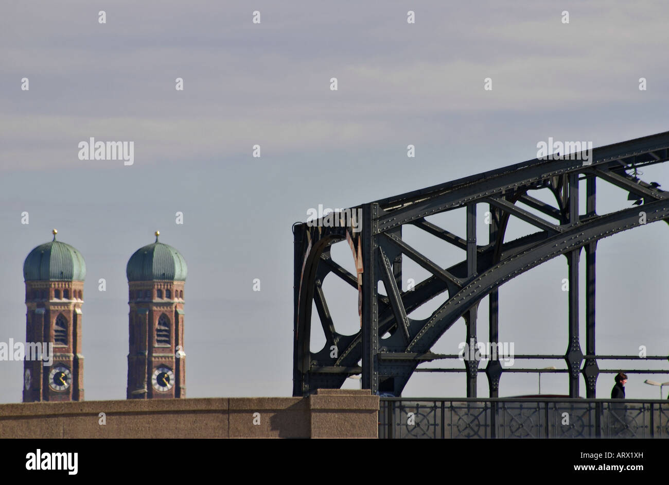 Bridge hacker bruecke munich germany -Fotos und -Bildmaterial in hoher ...