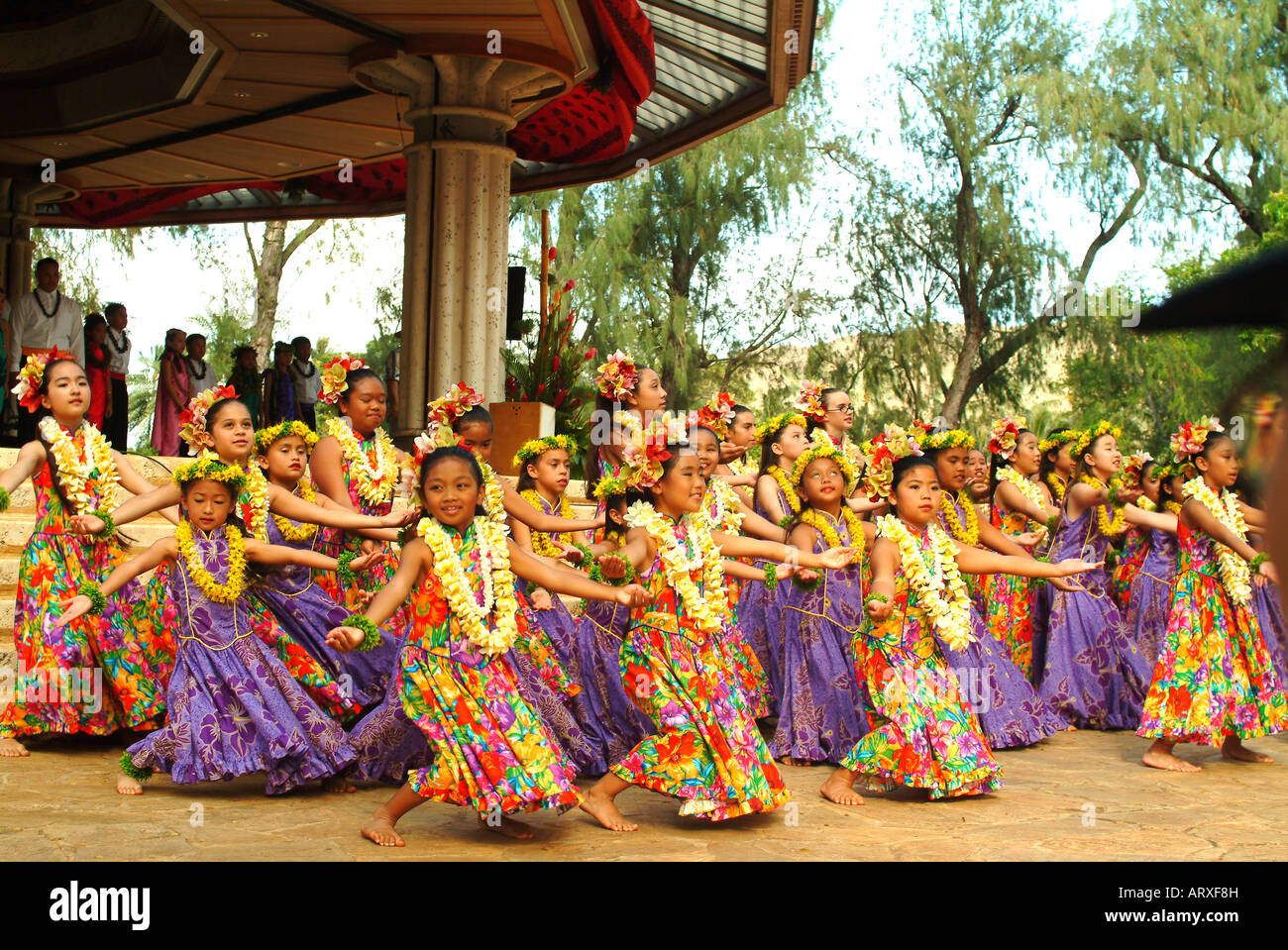 People children girls hula dancing -Fotos und -Bildmaterial in hoher ...