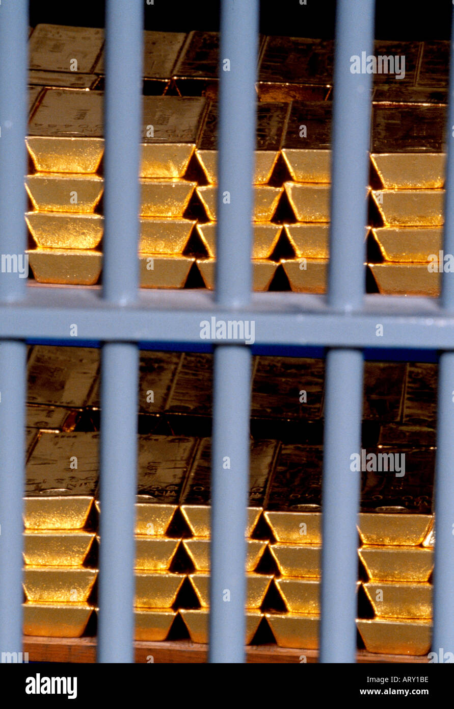 Goldbarren Goldbarren im Gold-Tresor unter der Bank of England in ...