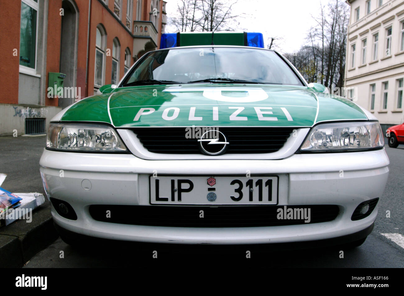 Deutsches polizeiauto -Fotos und -Bildmaterial in hoher Auflösung – Alamy