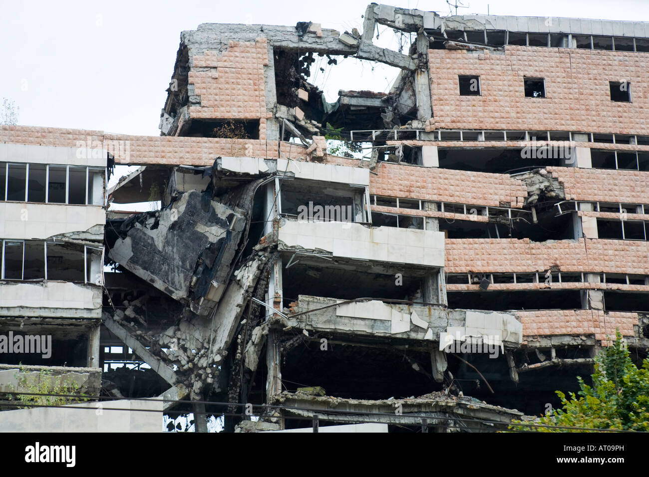Nato bombing belgrade destruction serbia -Fotos und -Bildmaterial in ...