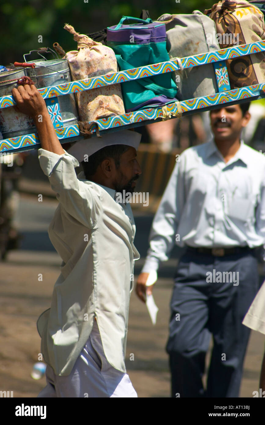 Man carry carrying heavy load -Fotos und -Bildmaterial in hoher ...