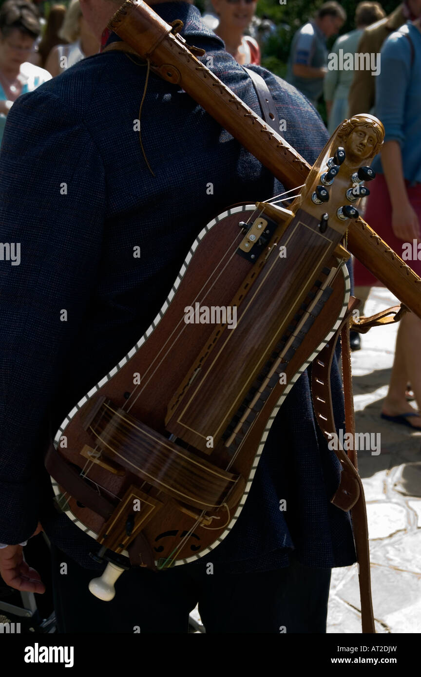 Drehleier instrument -Fotos und -Bildmaterial in hoher Auflösung – Alamy