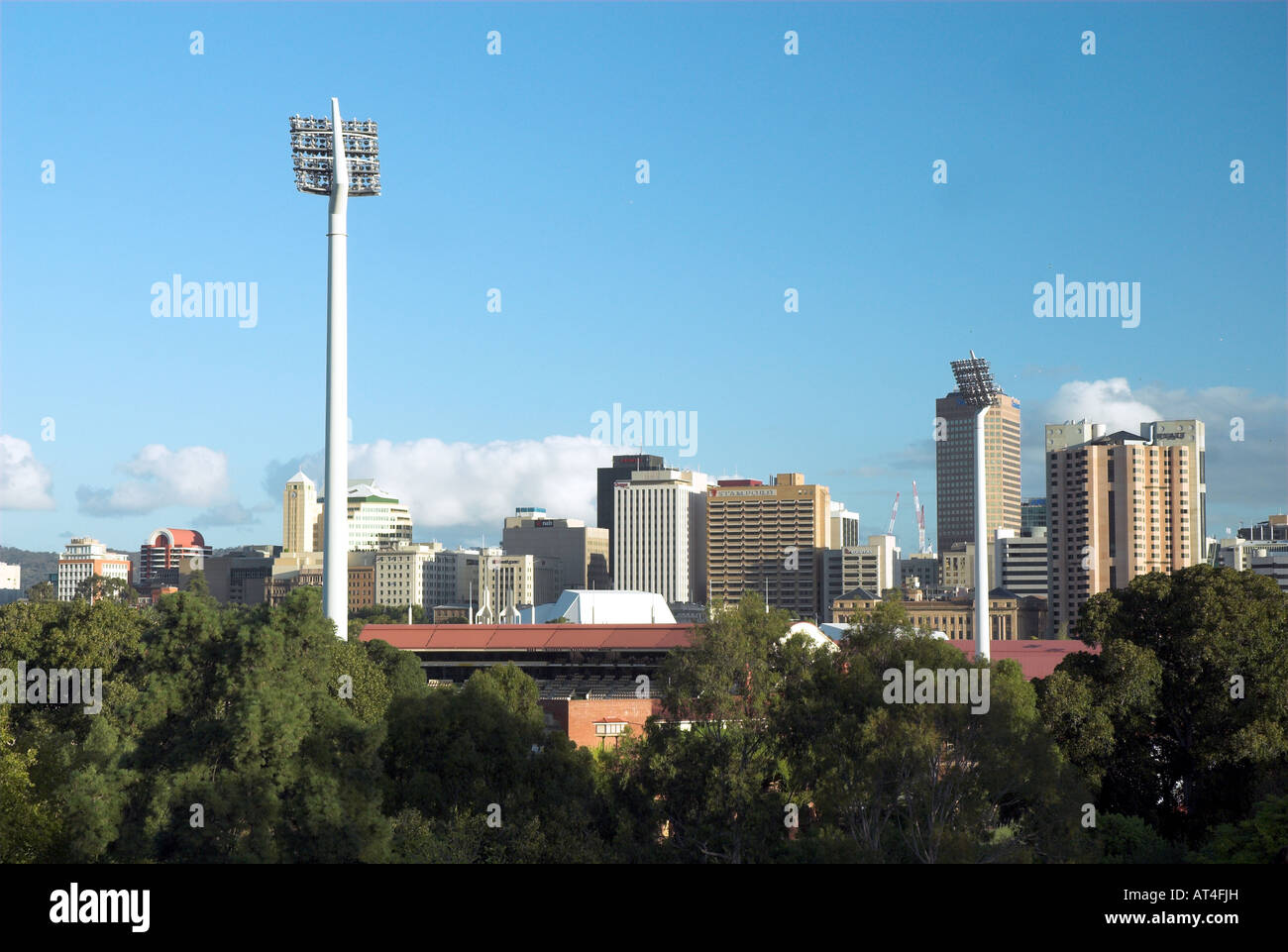 Blick auf Adelaide Oval und Skyline von Montefiore Hill, Adelaide ...