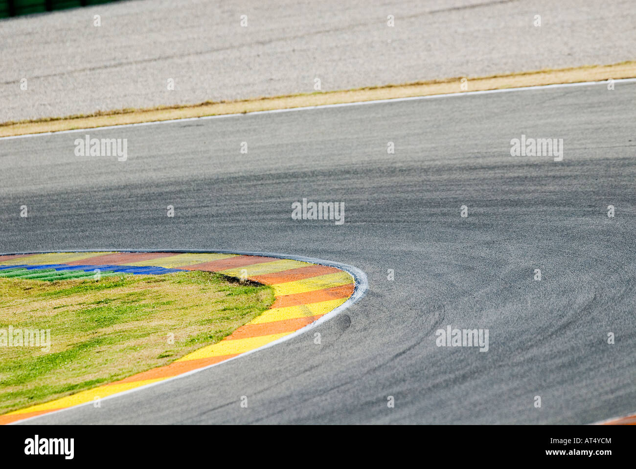Kurve in der spur -Fotos und -Bildmaterial in hoher Auflösung – Alamy