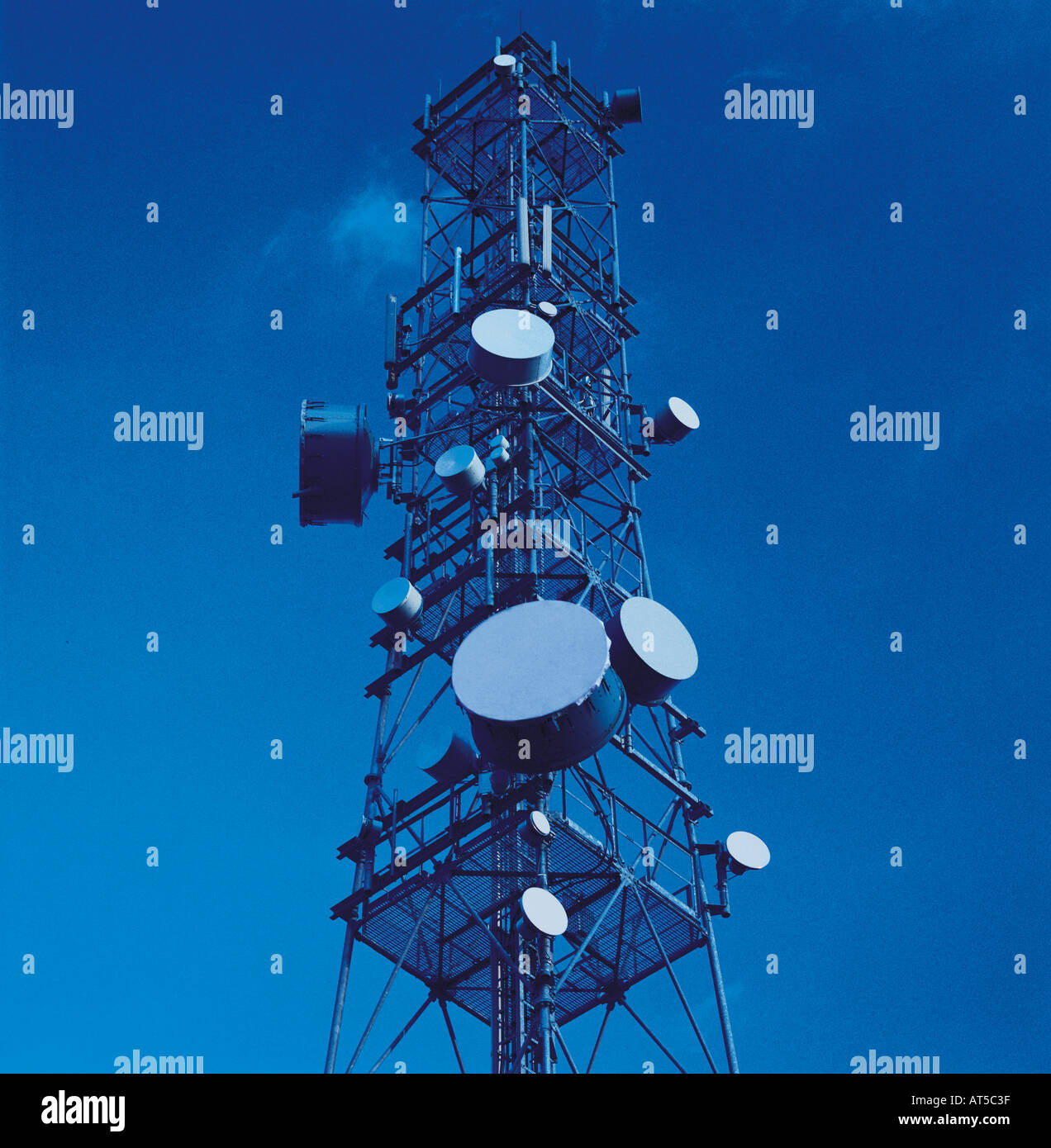 Communications mast -Fotos und -Bildmaterial in hoher Auflösung – Alamy