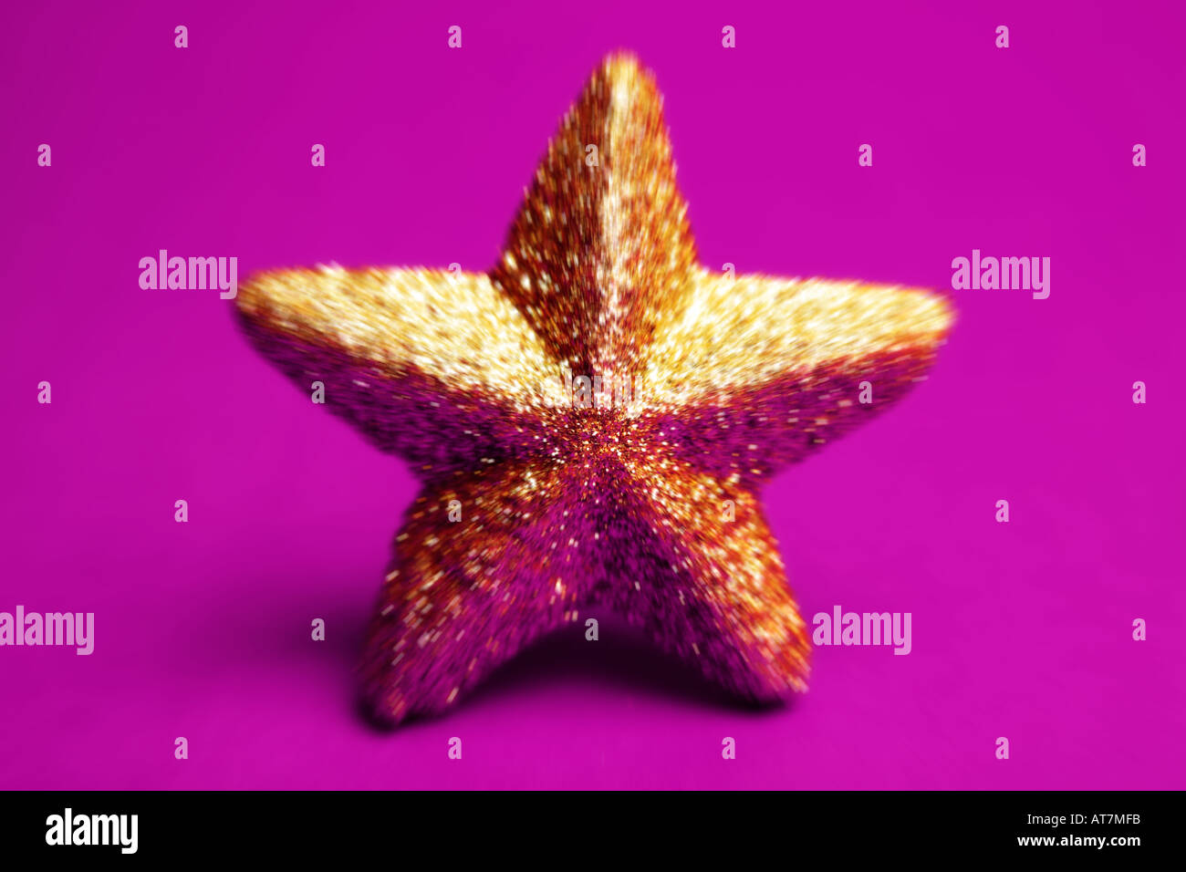 Lila stern auszeichnung -Fotos und -Bildmaterial in hoher Auflösung – Alamy