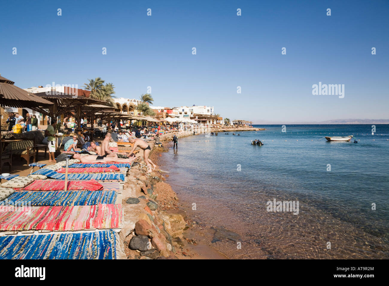 Dahab-Sinai-Halbinsel Golf von Aqaba Ägypten liegen am Strand in der ...