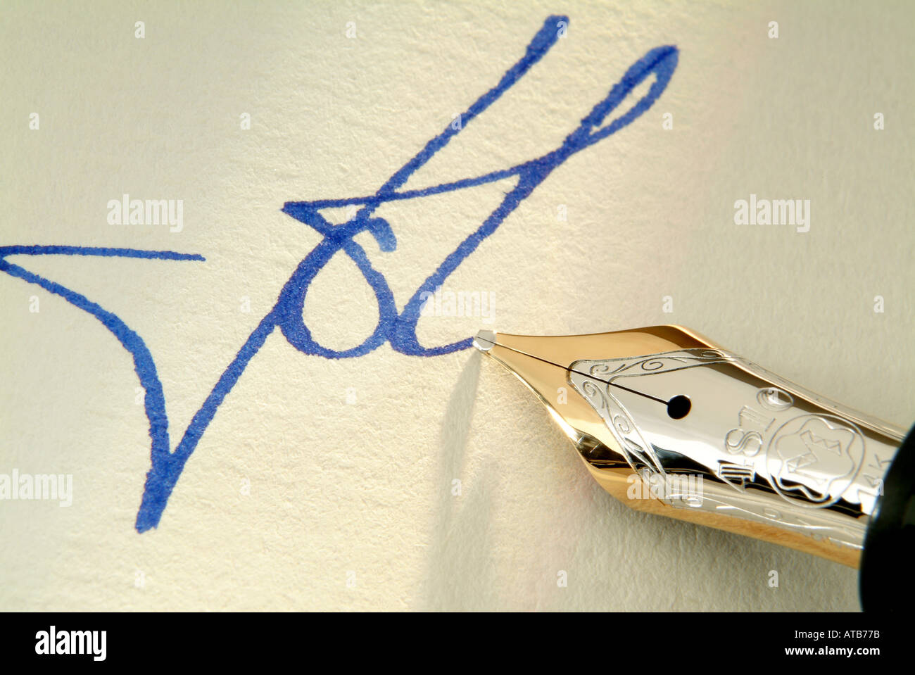 Unterschrift unterschreiben -Fotos und -Bildmaterial in hoher Auflösung ...