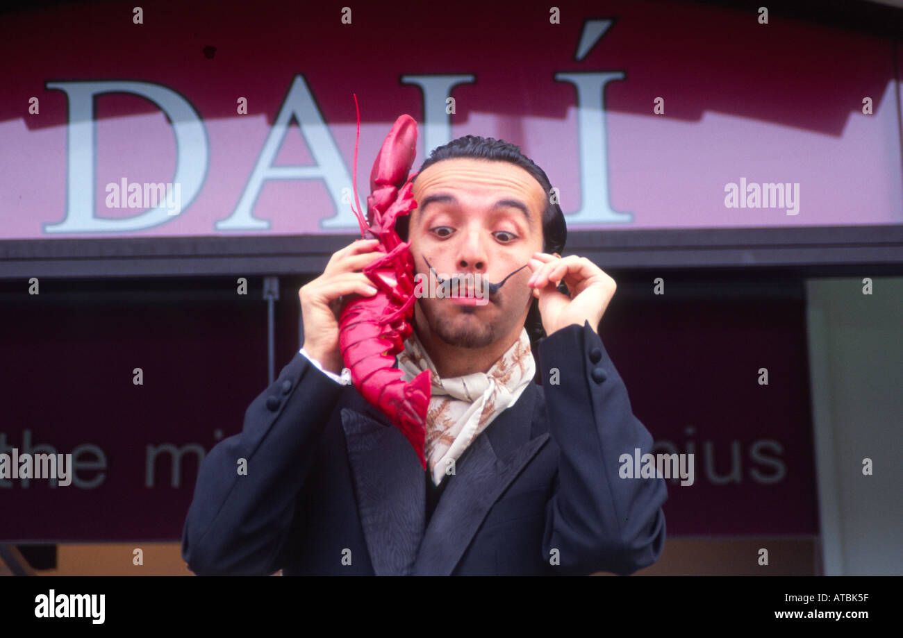 Hummertelefon von salvador dali -Fotos und -Bildmaterial in hoher ...