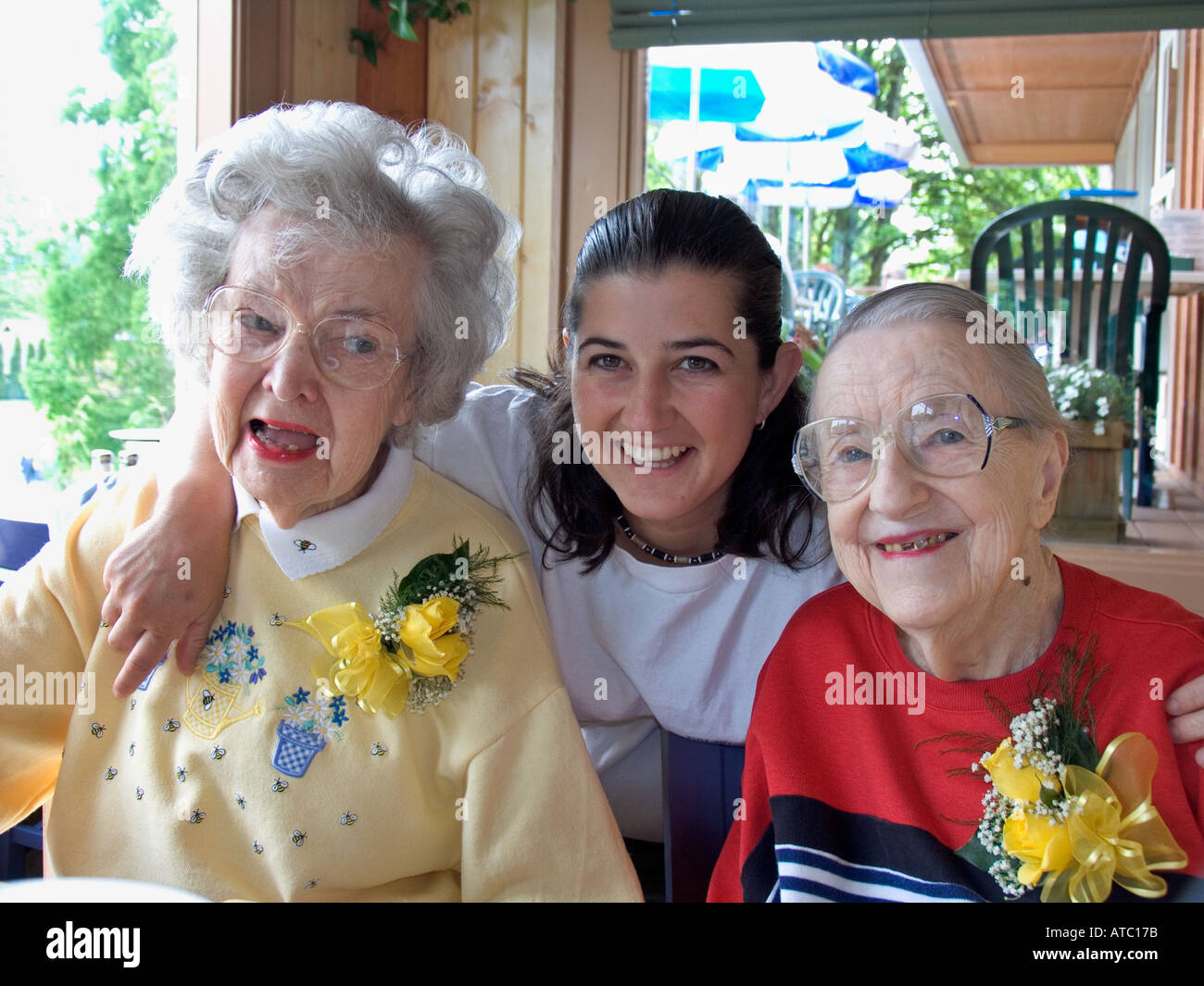 Tante und nichte -Fotos und -Bildmaterial in hoher Auflösung – Alamy