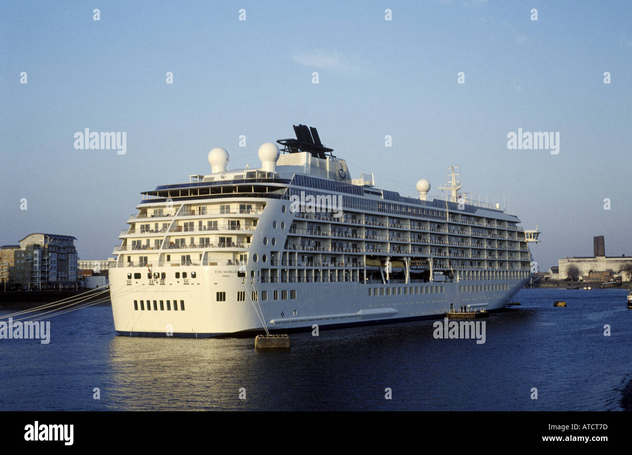 Schiff auf der themse -Fotos und -Bildmaterial in hoher Auflösung – Alamy