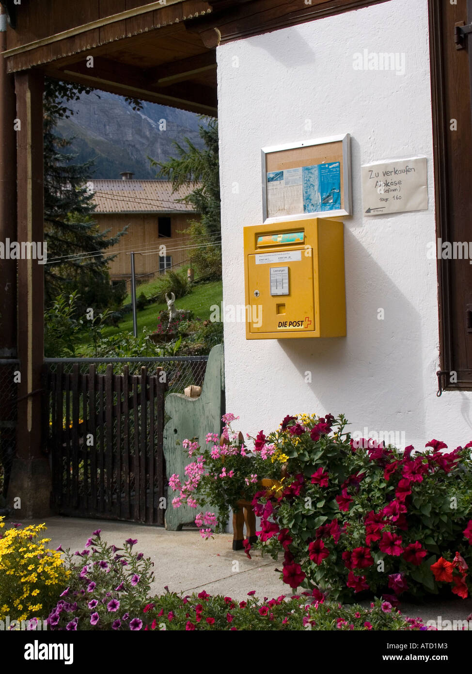 Swiss Mail Box Post Box Stockfotos und -bilder Kaufen - Alamy
