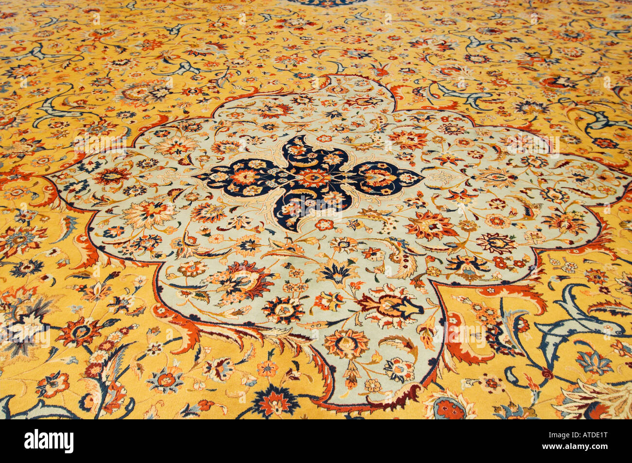 Muscat oman mosque carpet -Fotos und -Bildmaterial in hoher Auflösung ...