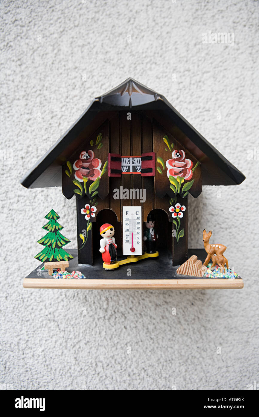 Weather house thermometer -Fotos und -Bildmaterial in hoher Auflösung ...