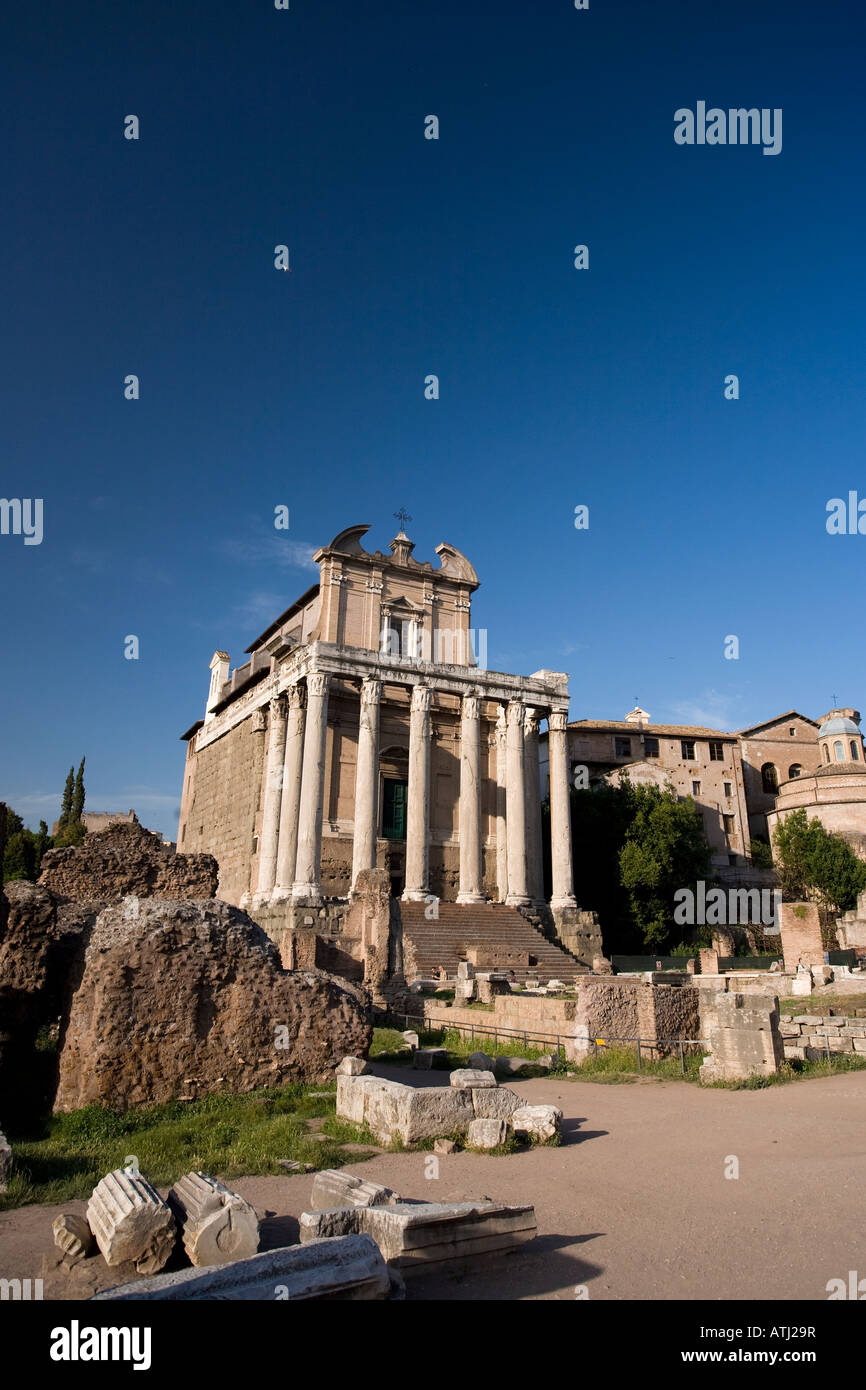 Tempel der faustina und antonius -Fotos und -Bildmaterial in hoher Auflösung – Alamy