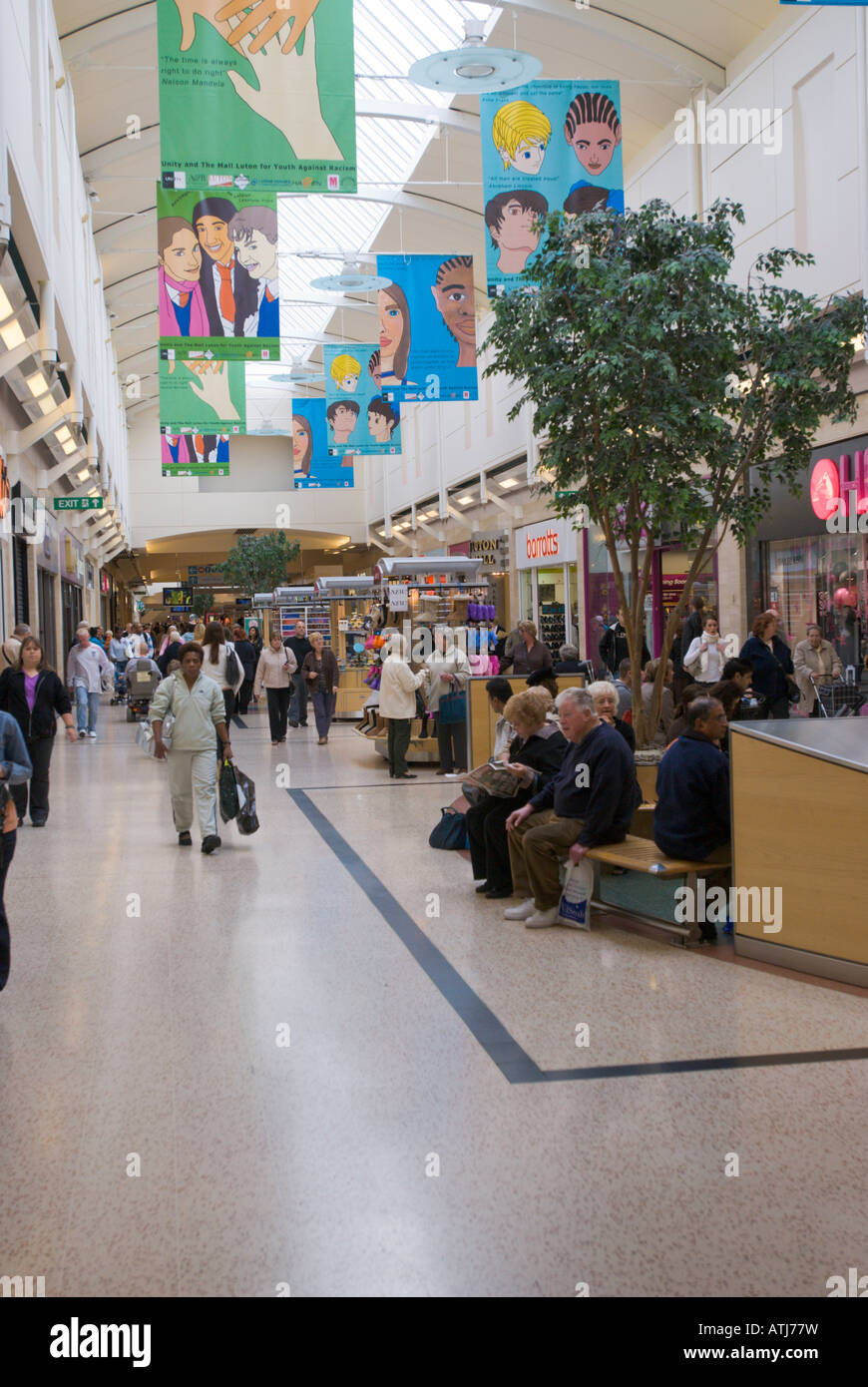 Luton einkaufen Stockfotos und -bilder Kaufen - Alamy