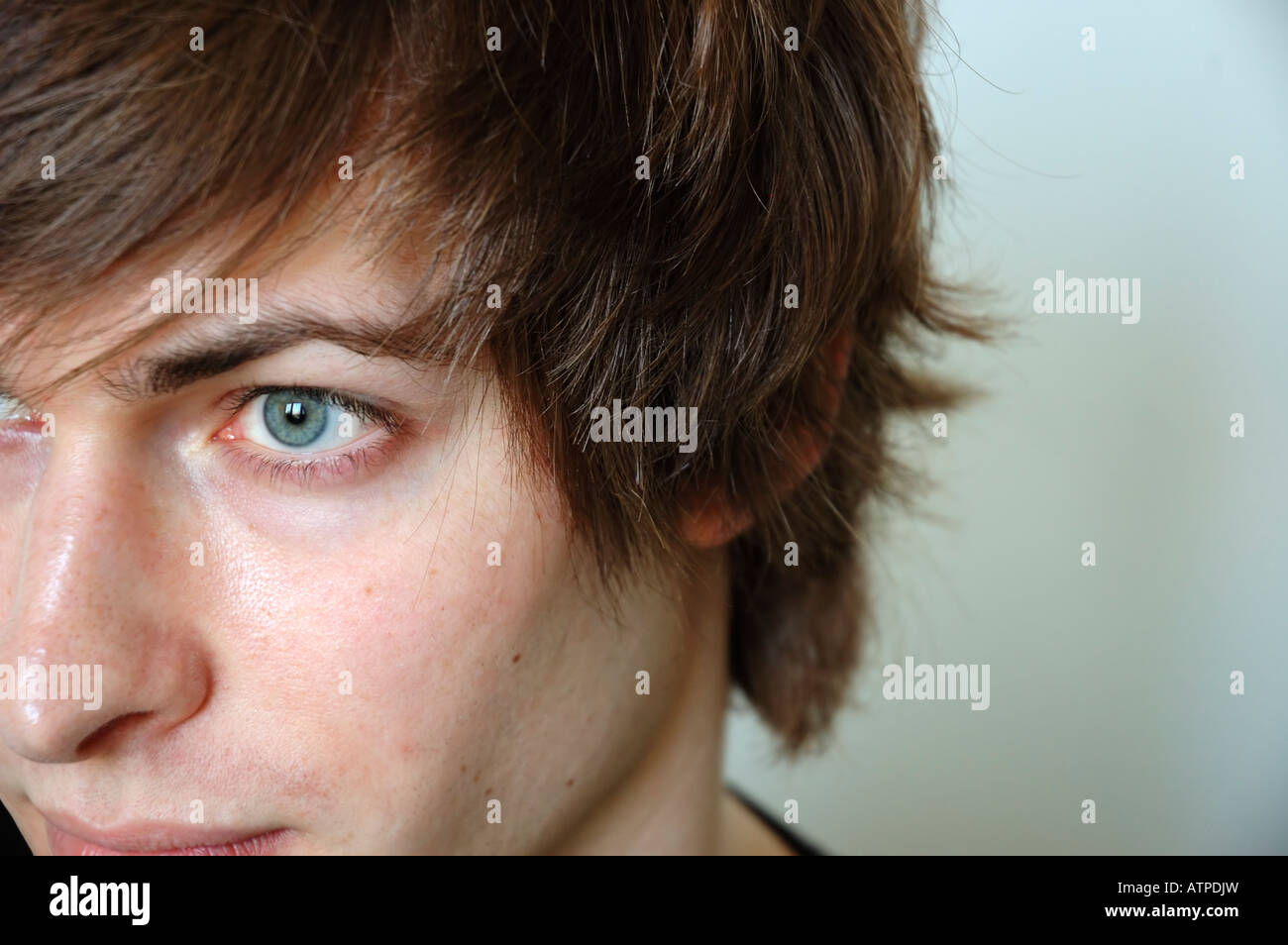 Androgynous male model -Fotos und -Bildmaterial in hoher Auflösung – Alamy