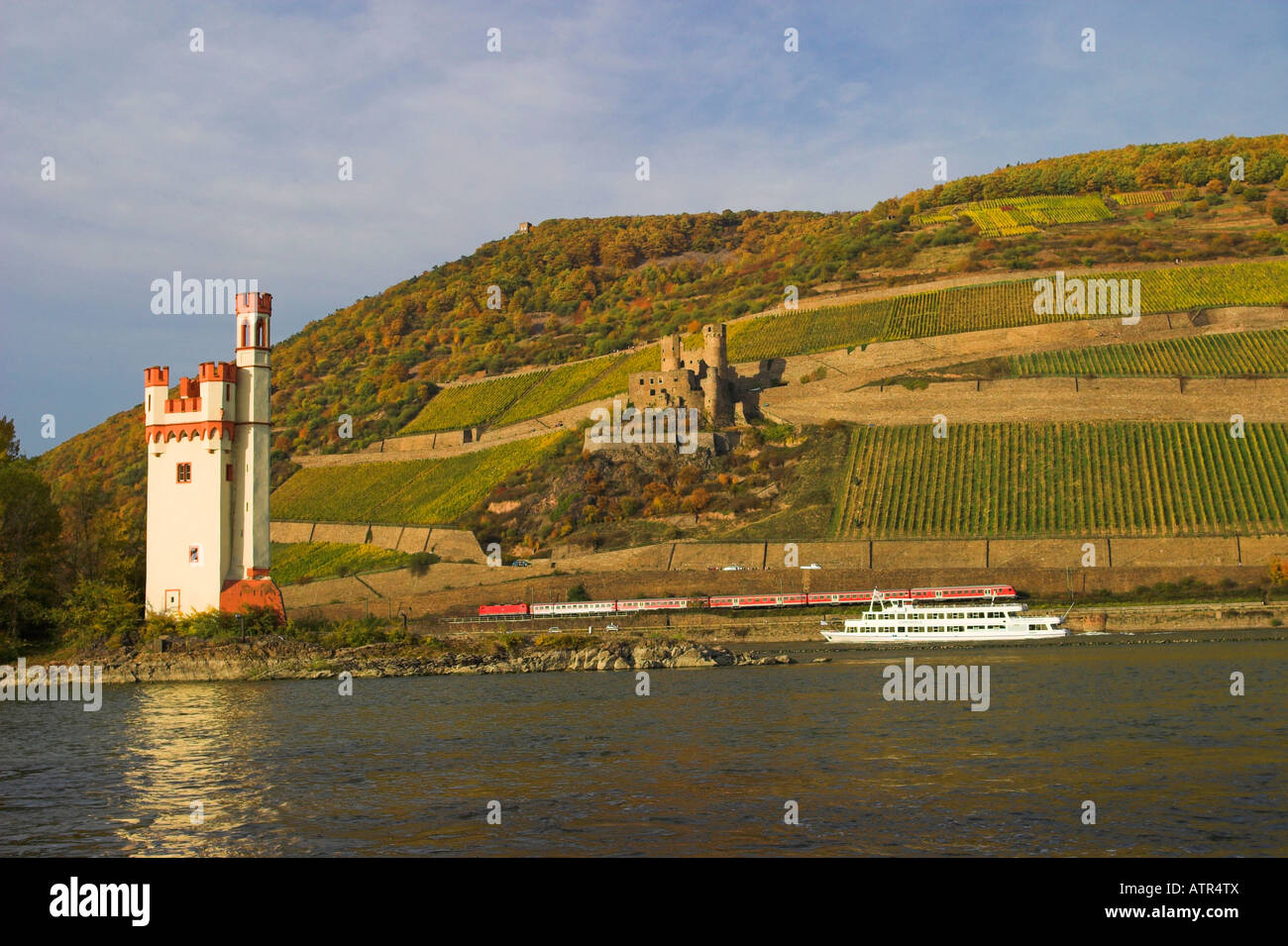 Horizontal bingen -Fotos und -Bildmaterial in hoher Auflösung – Alamy