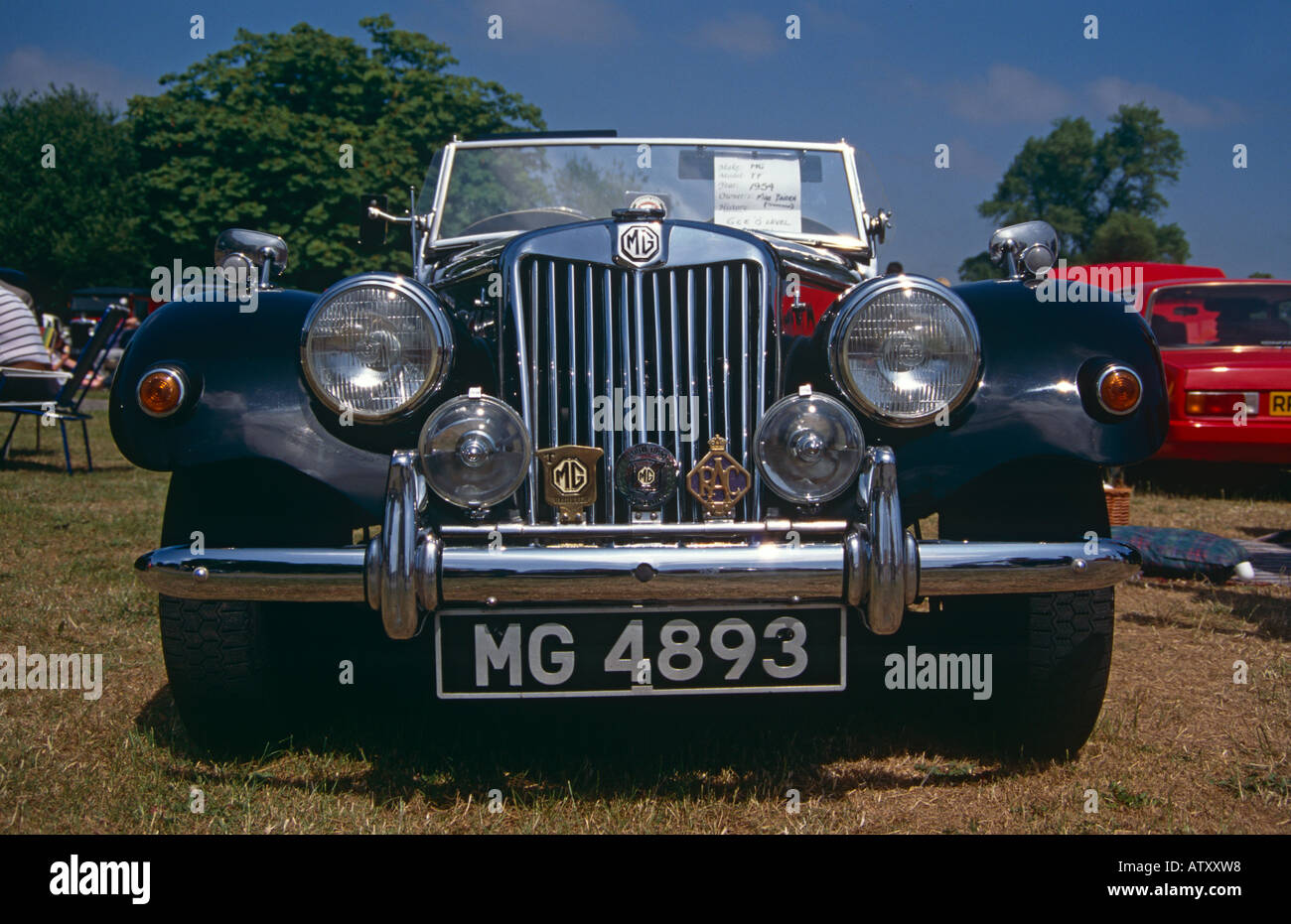 1954-MG Modell TF Oldtimer und Oldtimer Stockfotografie - Alamy