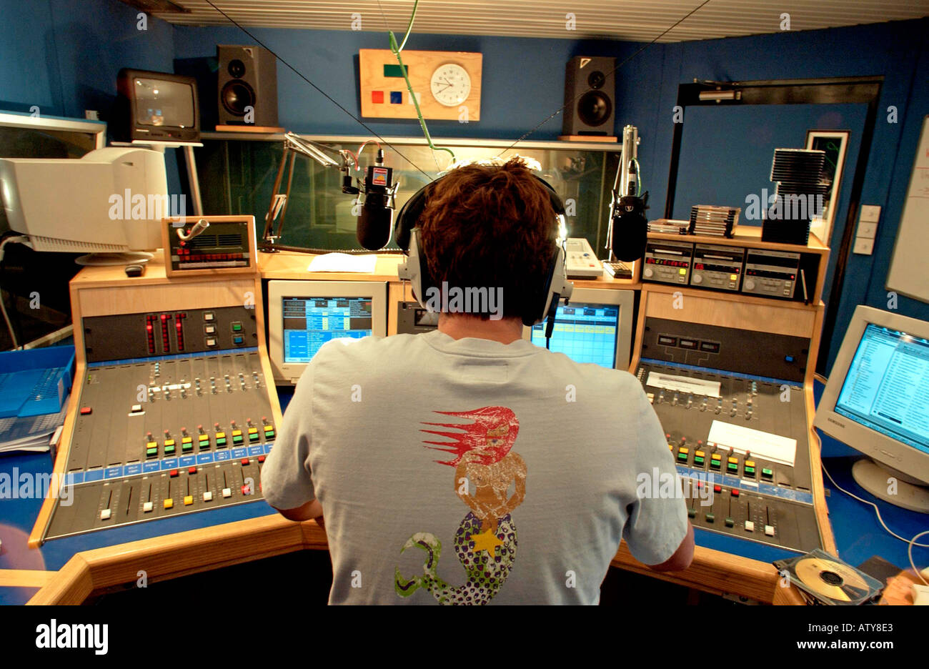 Radio moderatorin -Fotos und -Bildmaterial in hoher Auflösung – Alamy