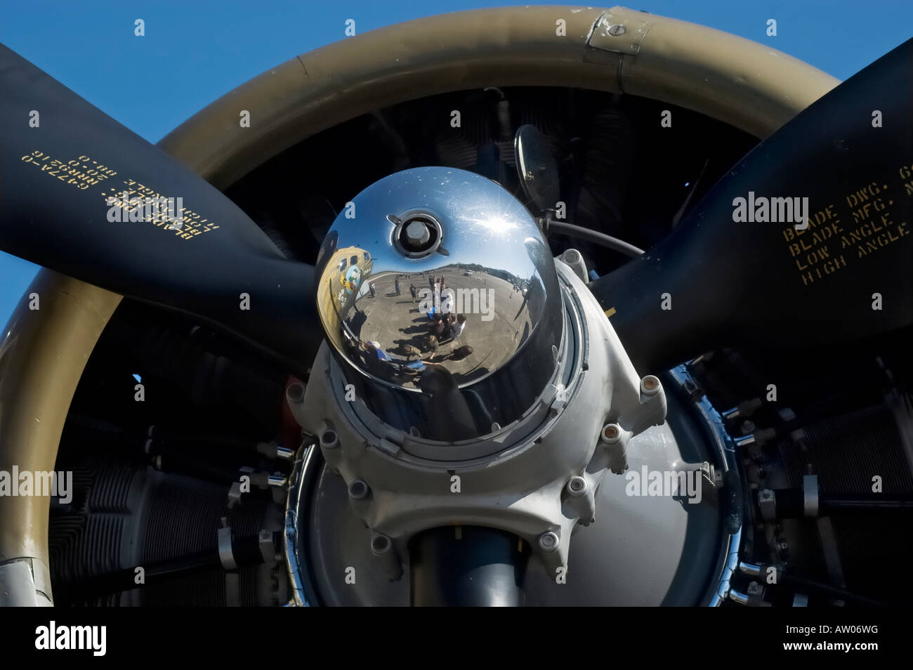 legendäre 2. Weltkrieg-Bomber B-17 auf den Flügeln der Freiheit Tour ...