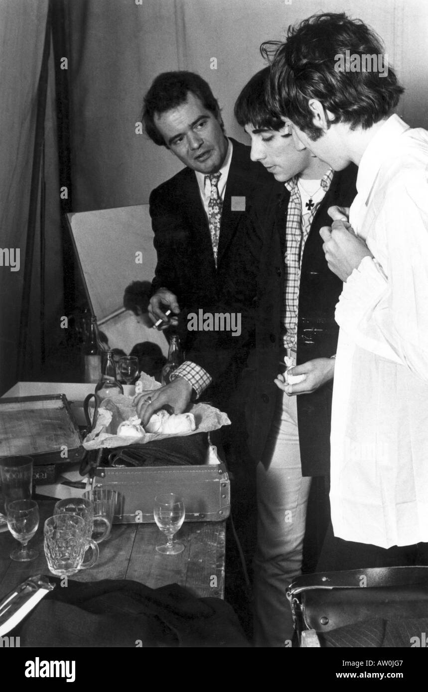 DIE WHO Keith Moon im Zentrum und Pete Townshend auf der rechten Seite ...